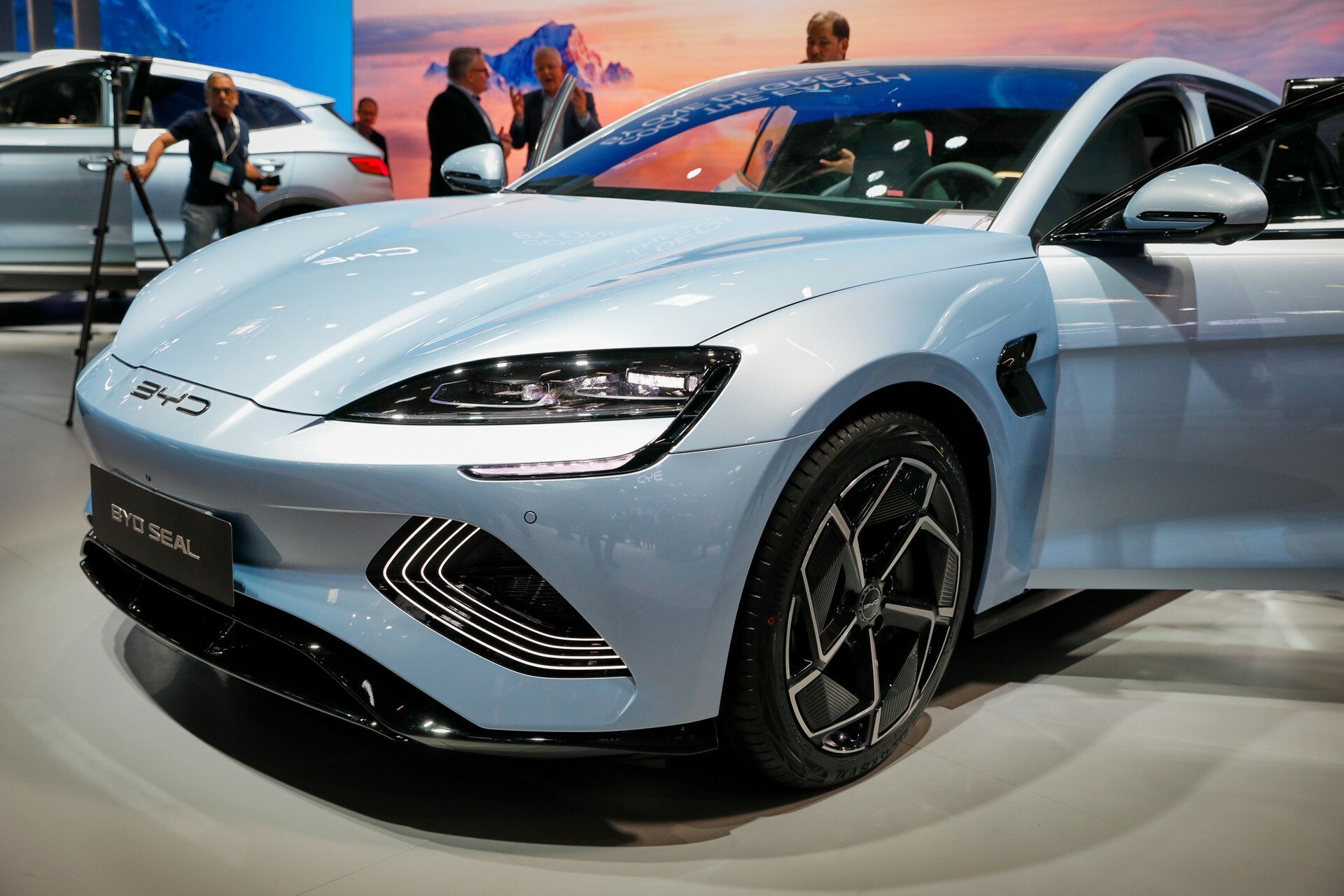 BYD Seal Arrives In Europe With Up To 523 HP And 354 Miles Of Range ...