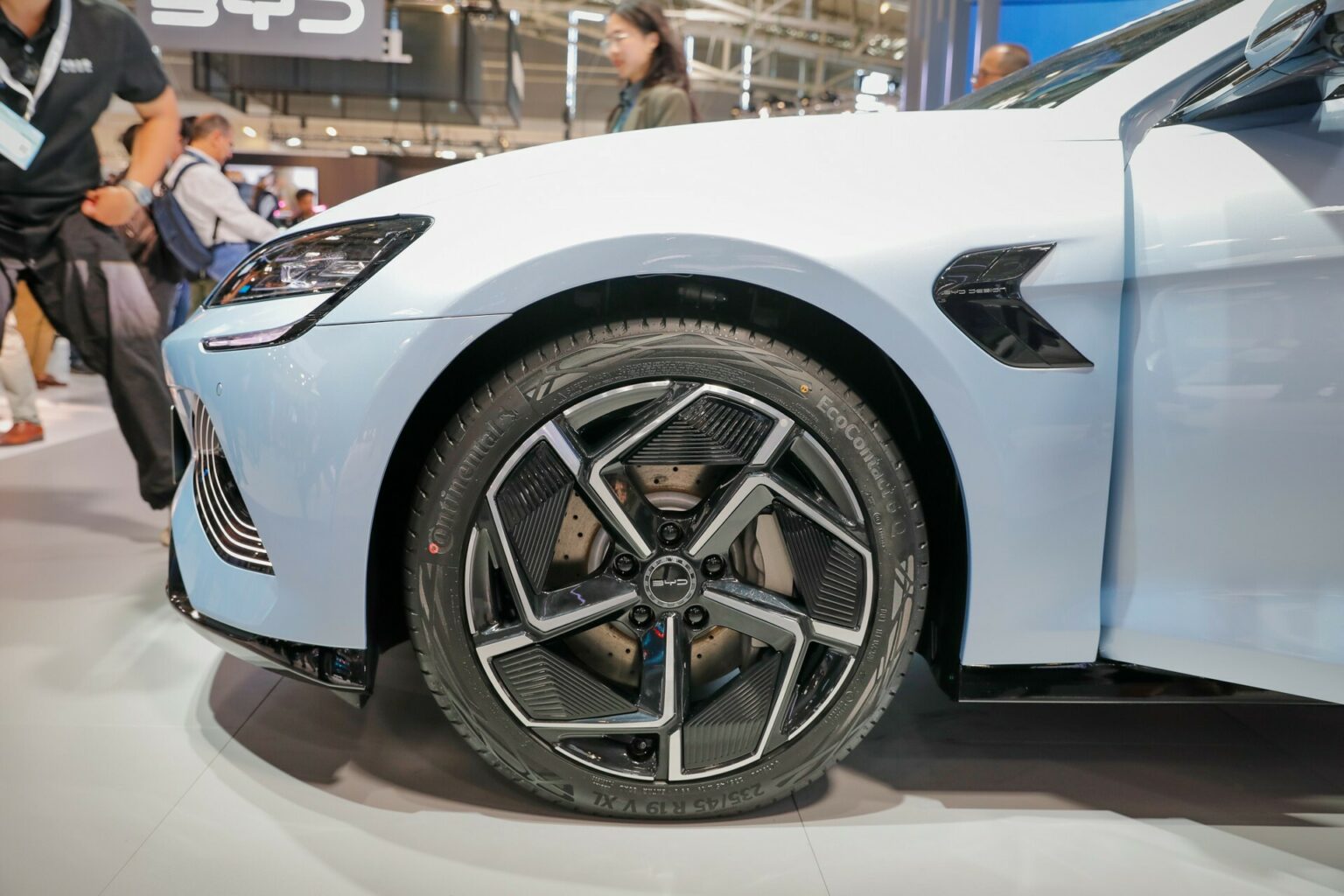 BYD Seal Arrives In Europe With Up To 523 HP And 354 Miles Of Range ...