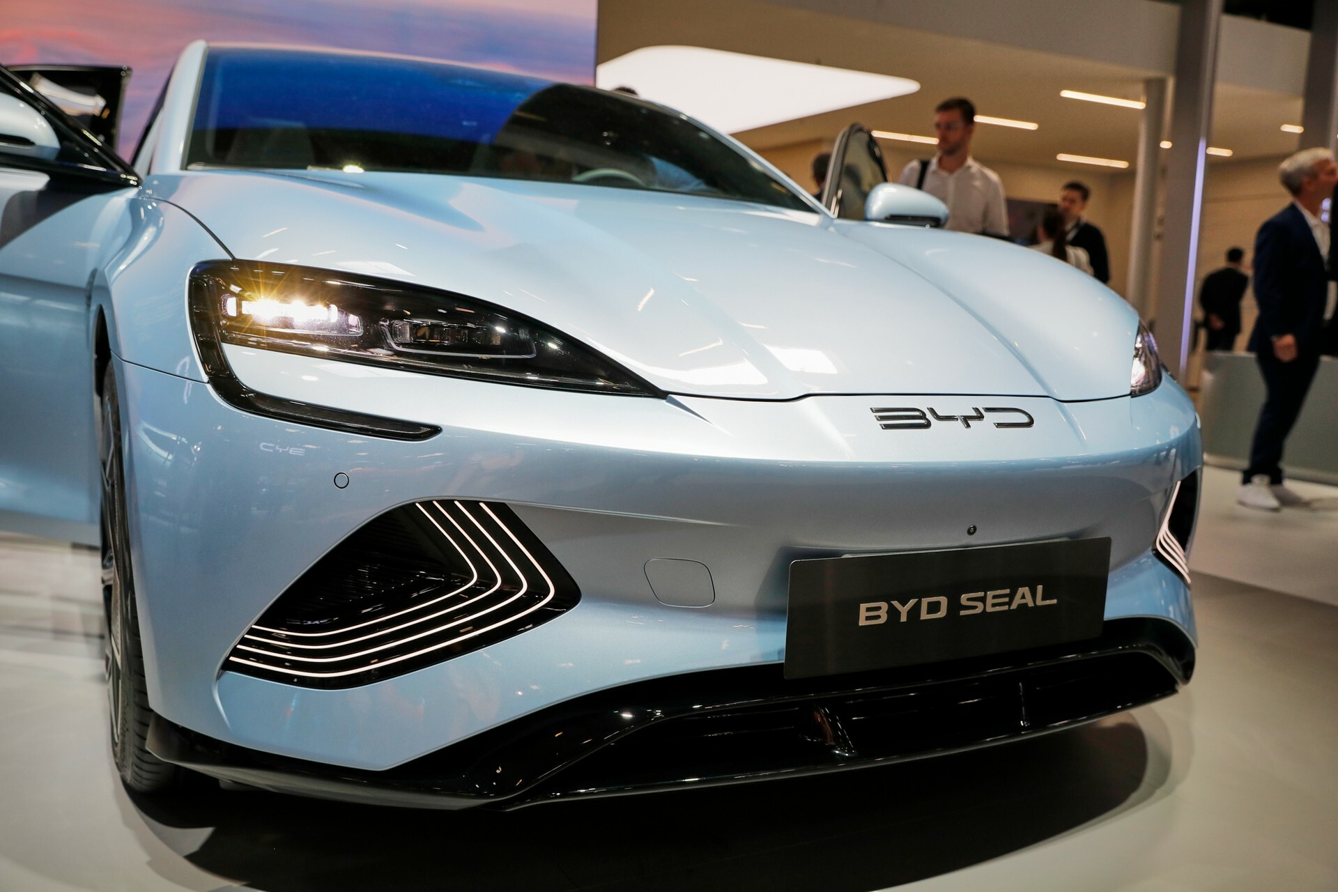 BYD Seal Arrives In Europe With Up To 523 HP And 354 Miles Of Range ...