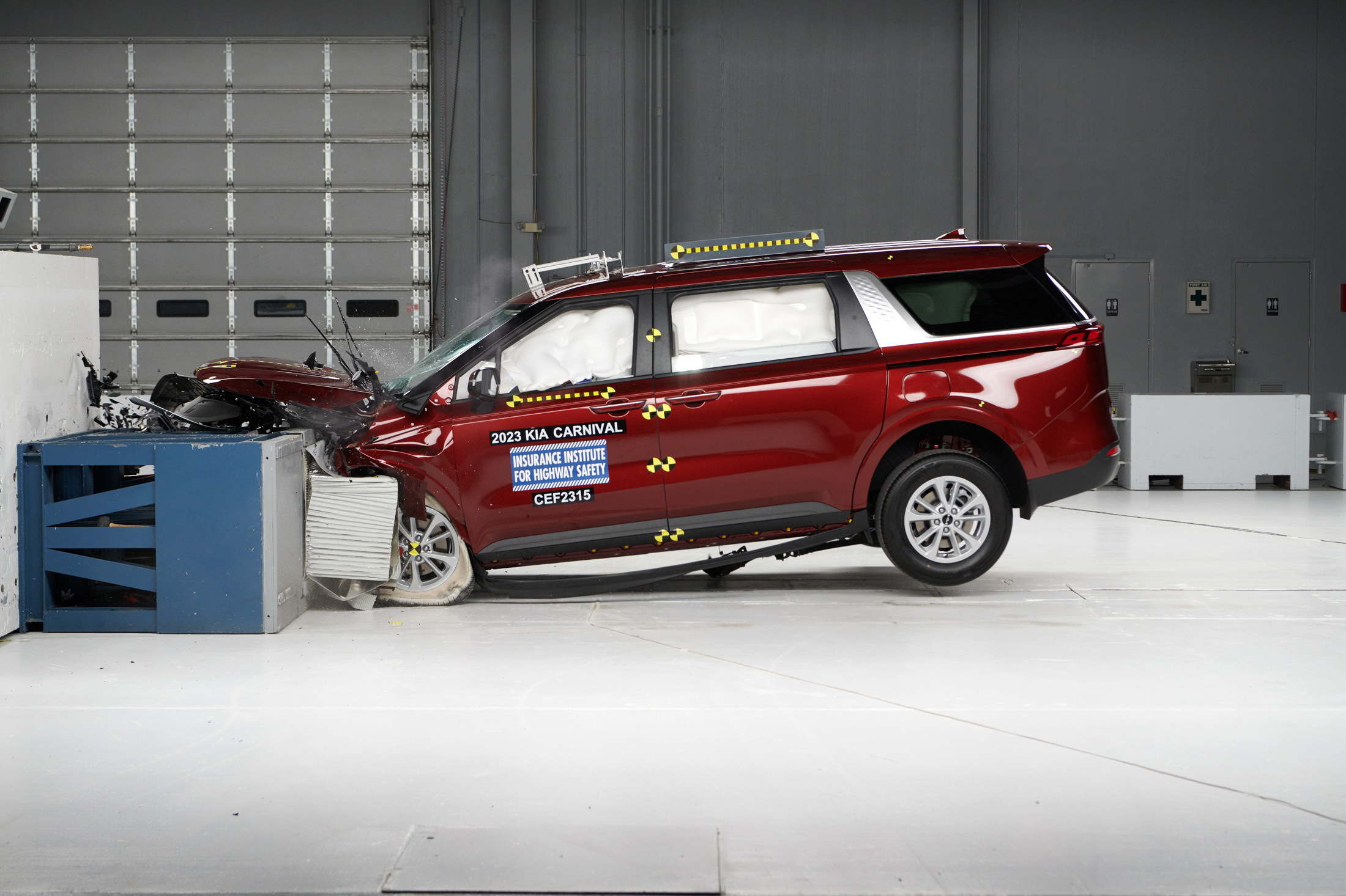 Minivans Are Big On Space, But Not Safety, IIHS Finds | Carscoops