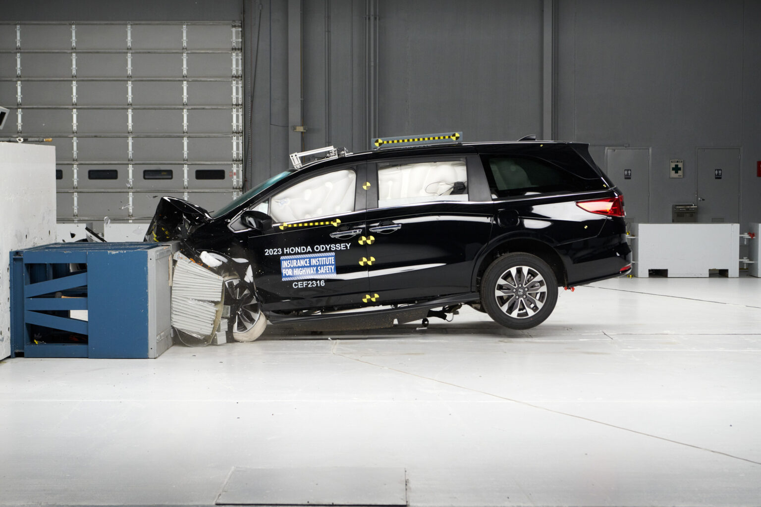 Minivans Are Big On Space, But Not Safety, IIHS Finds | Carscoops