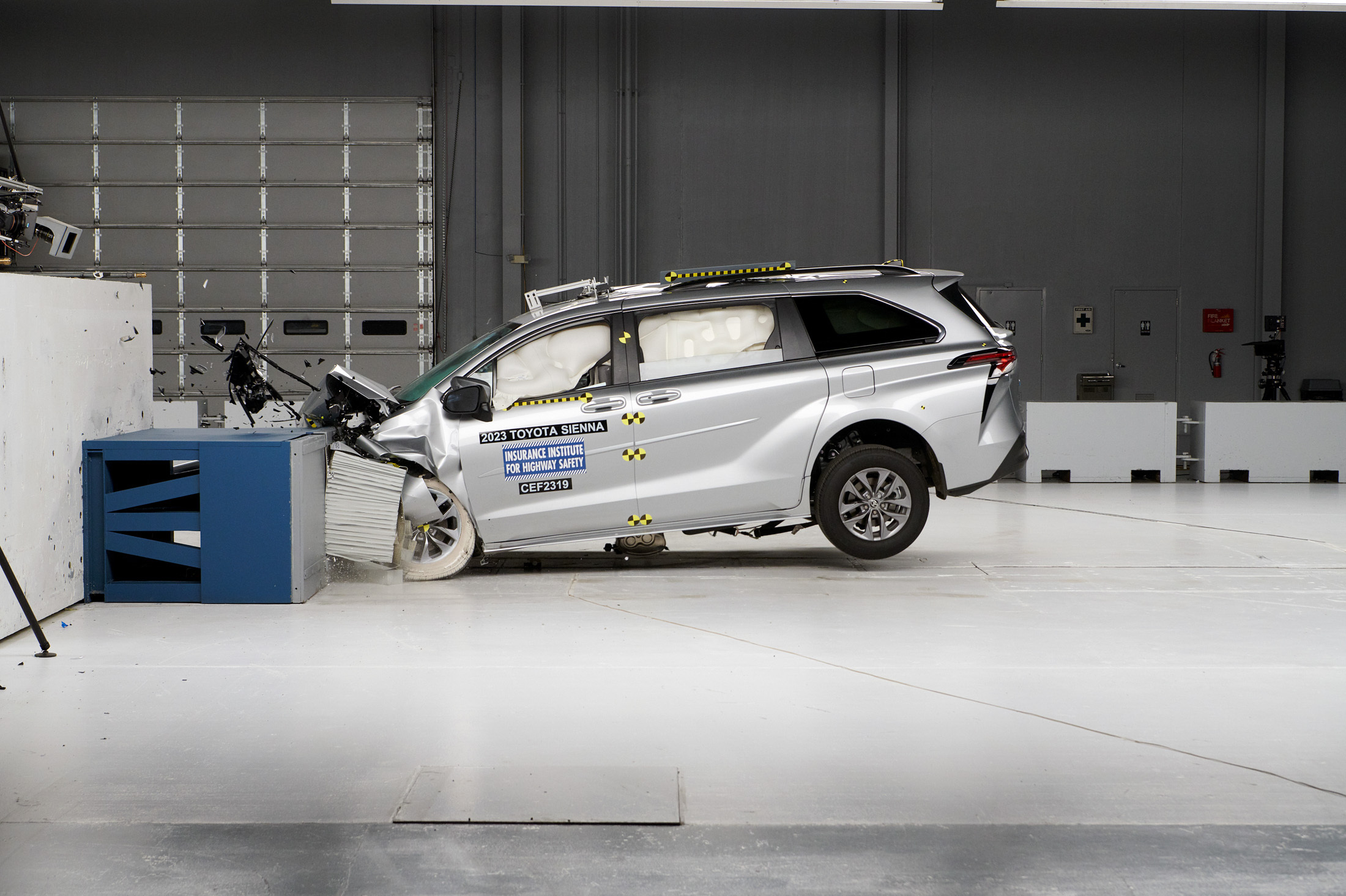 Minivans Are Big On Space, But Not Safety, IIHS Finds | Carscoops