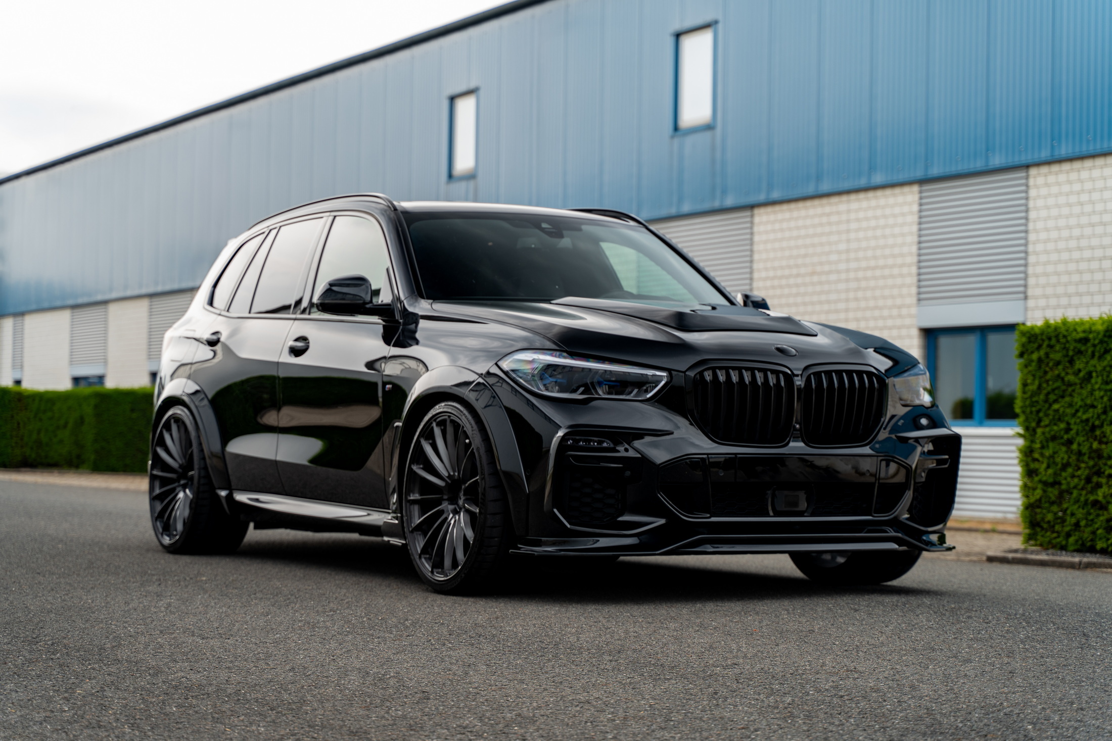 Pre-Facelifted BMW X5 PHEV Gets Sinister Looks With Wide Bodykit And 23 ...