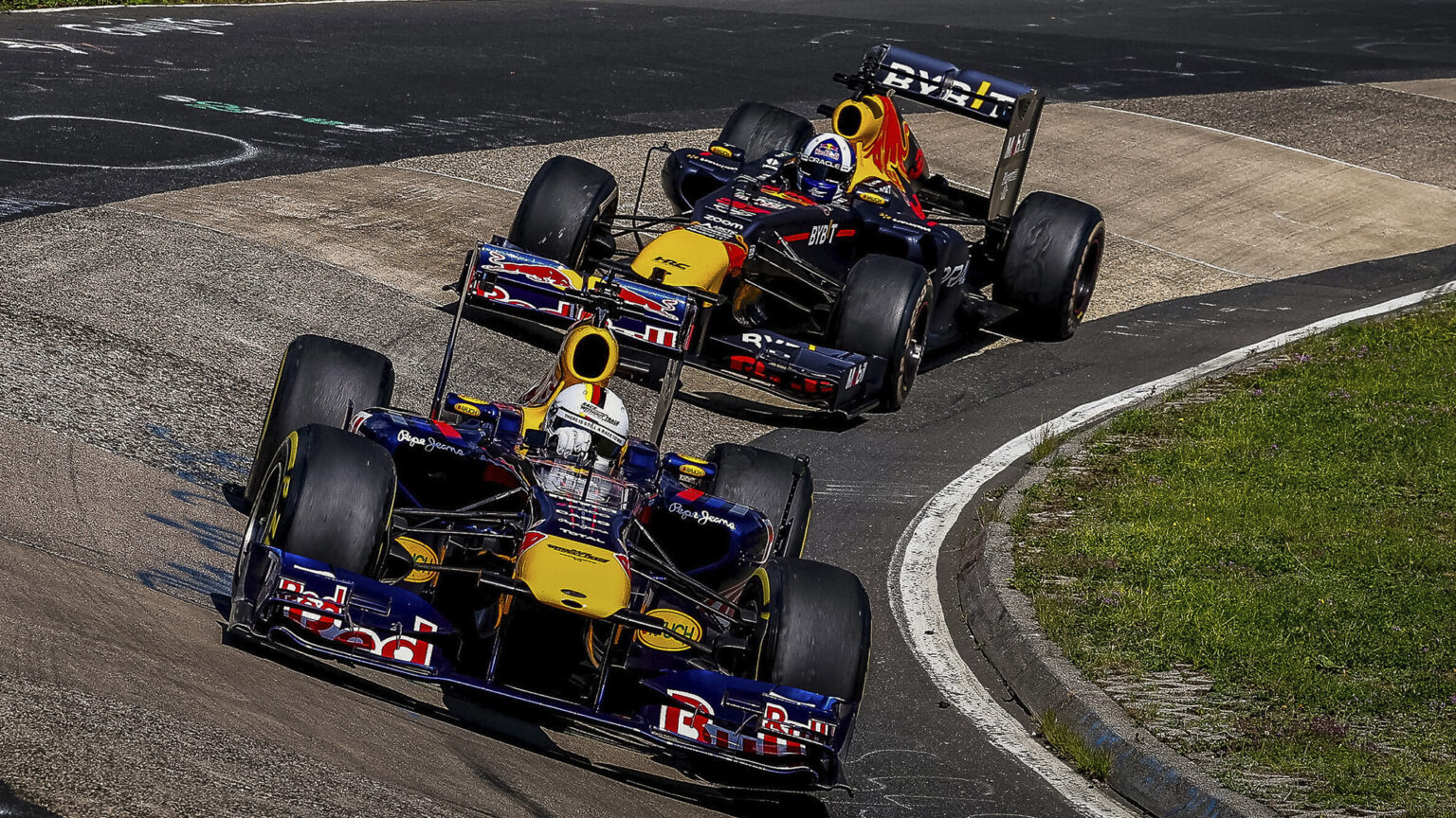 Sebastian Vettel Takes E-Fuel-Powered F1 Car Around The Nurburgring ...