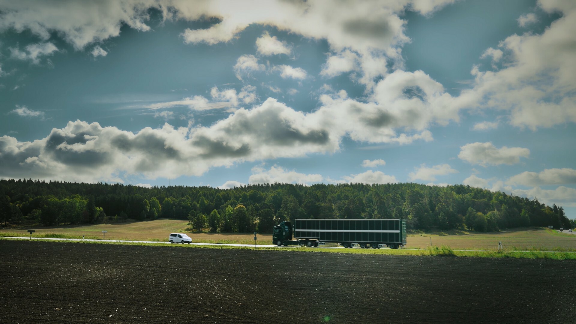 Scania’s “Solar-Powered” Semi Could Get Up To 6,214 Miles Of Range From ...