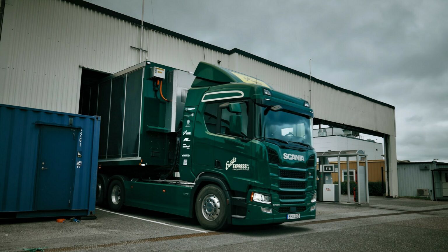 Scania’s “Solar-Powered” Semi Could Get Up To 6,214 Miles Of Range From ...