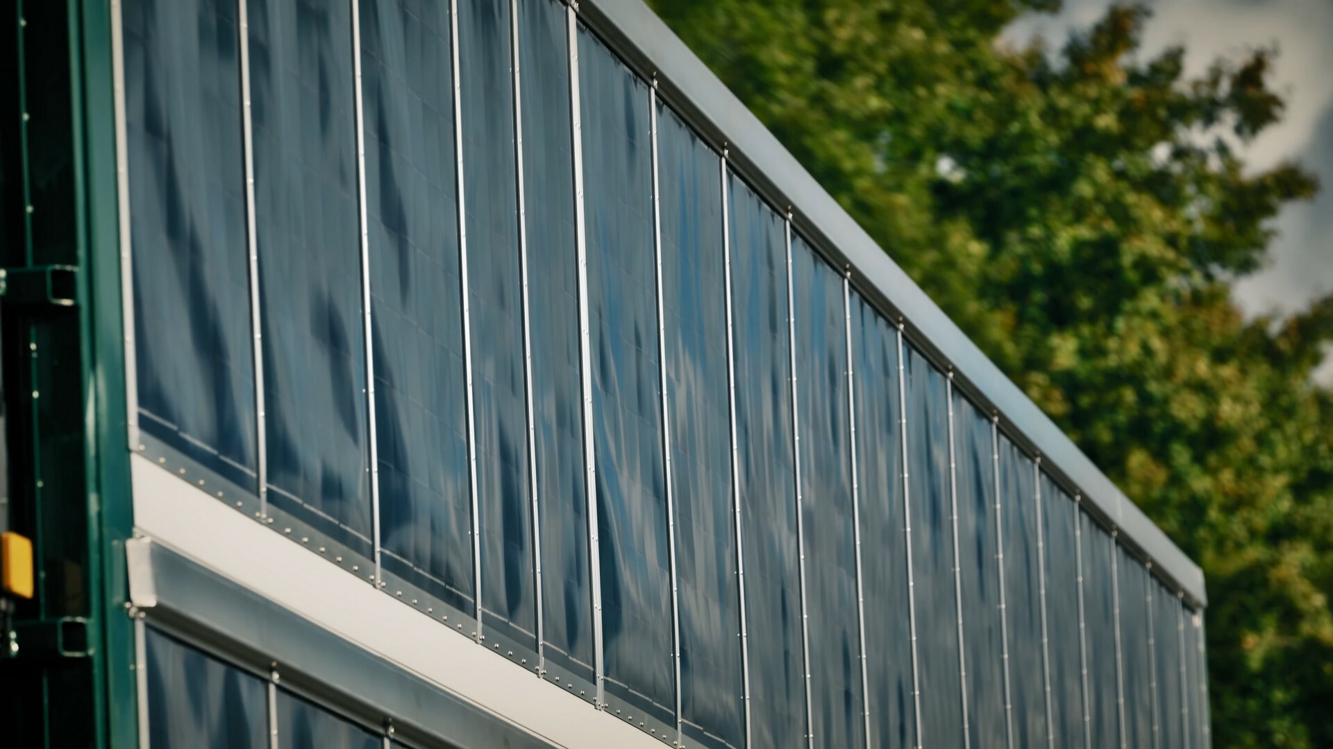 Scania’s “Solar-Powered” Semi Could Get Up To 6,214 Miles Of Range From ...