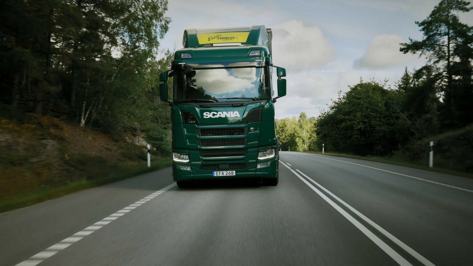 Scania’s “Solar-Powered” Semi Could Get Up To 6,214 Miles Of Range From ...