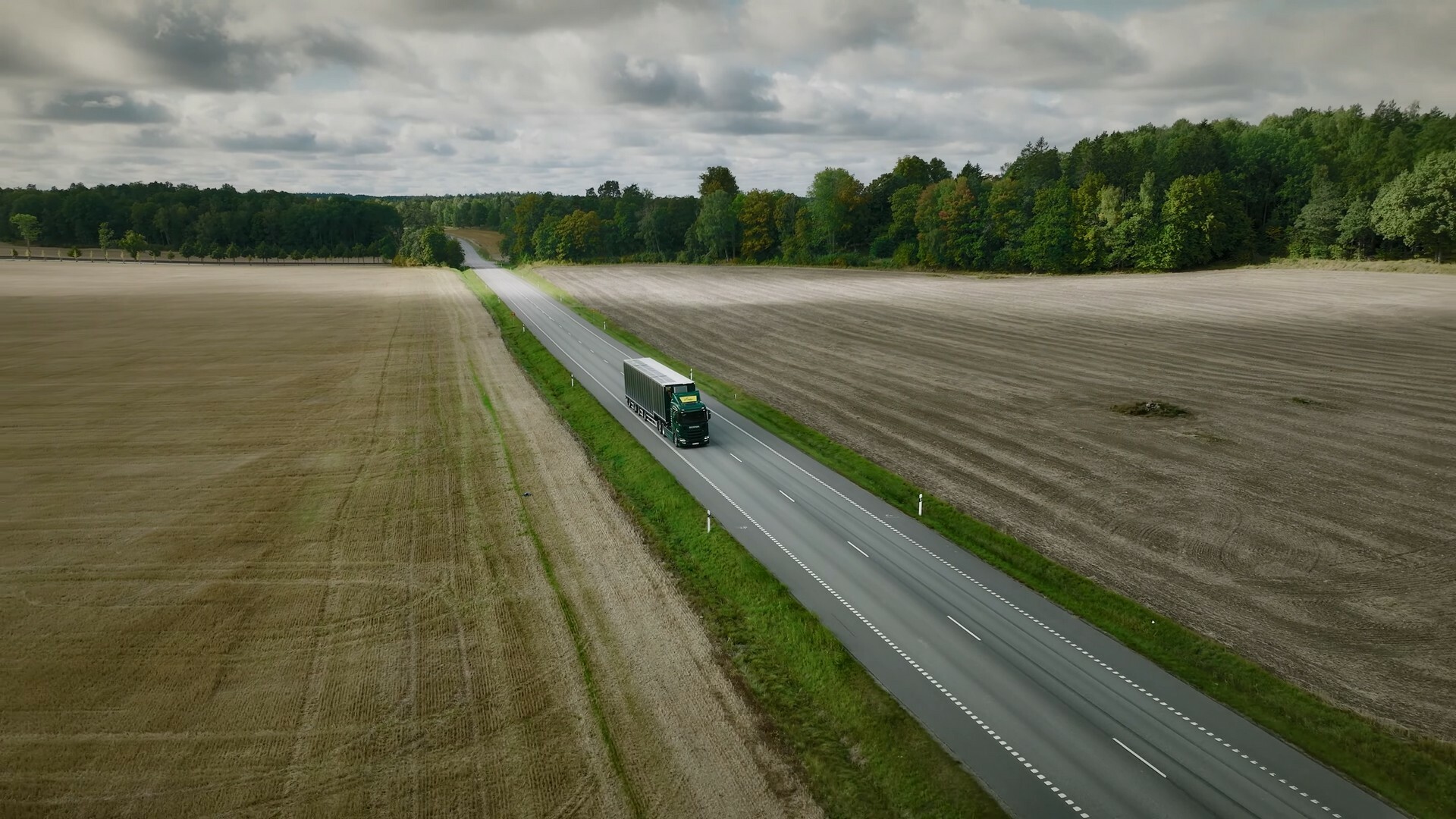 Scania’s “Solar-Powered” Semi Could Get Up To 6,214 Miles Of Range From ...