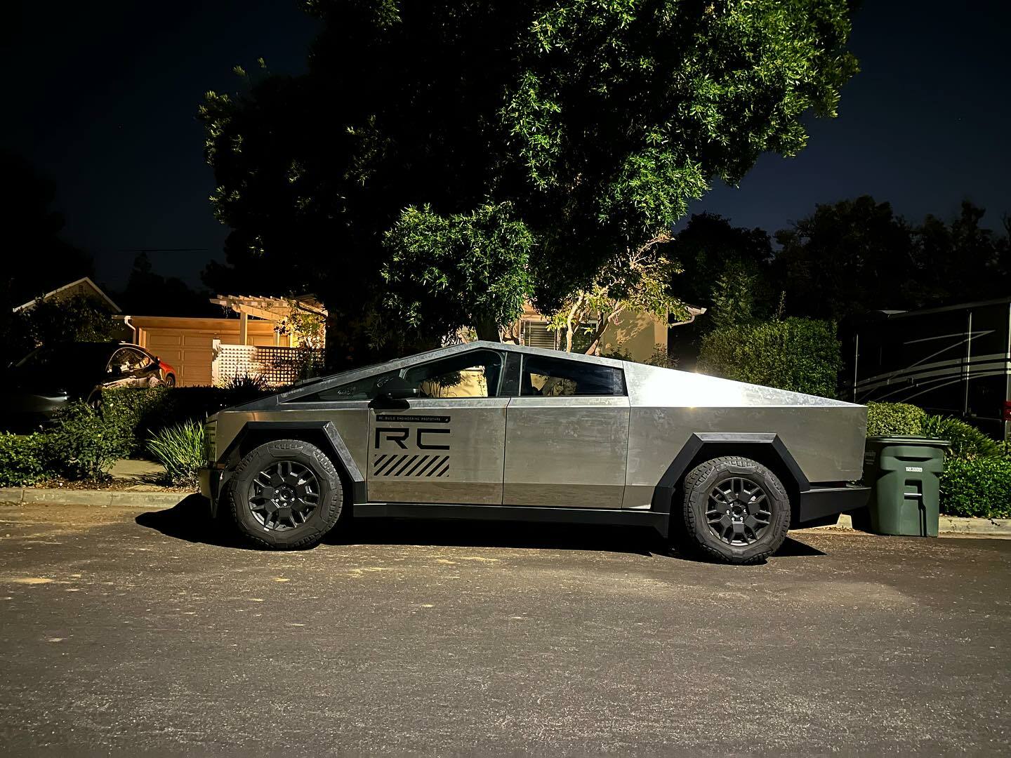 The Tesla Cybertruck’s Bed Seems Terribly Impractical In These Photos ...