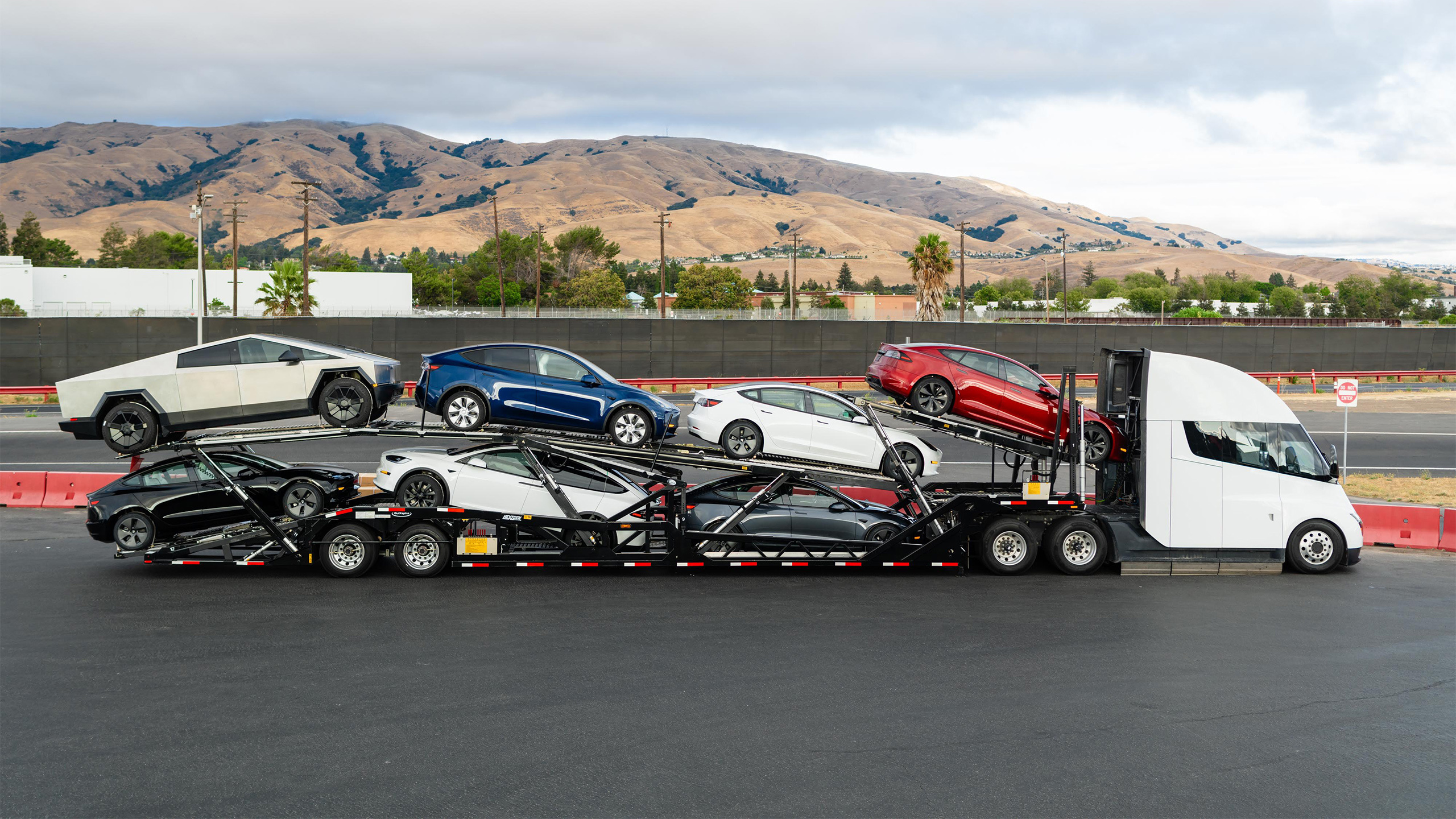 Tesla “Family Photo” Reveals Cybertruck’s Size Compared To The Other ...