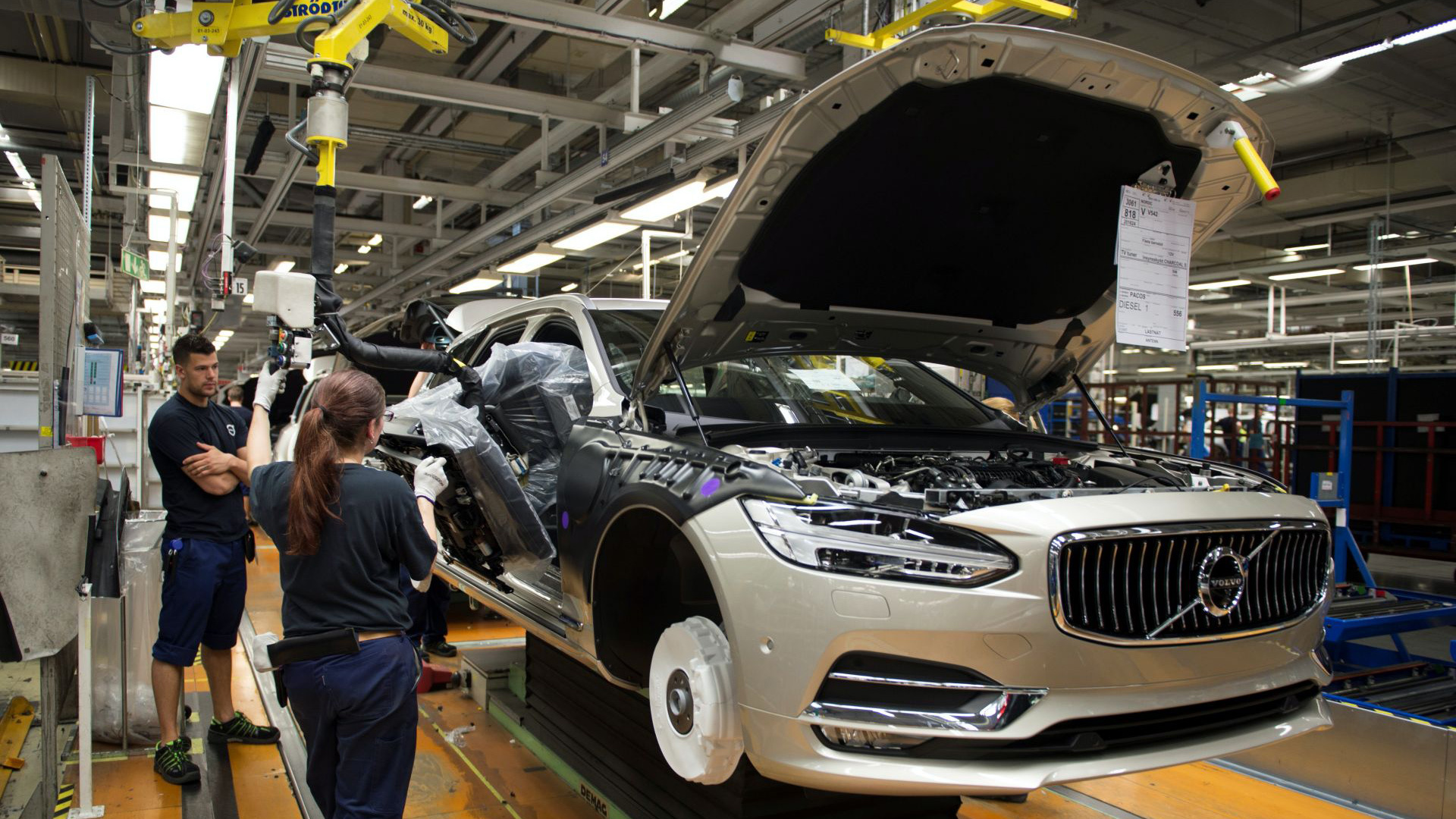Volvo Cutting Jobs To Save Costs And Improve Efficiencies | Carscoops