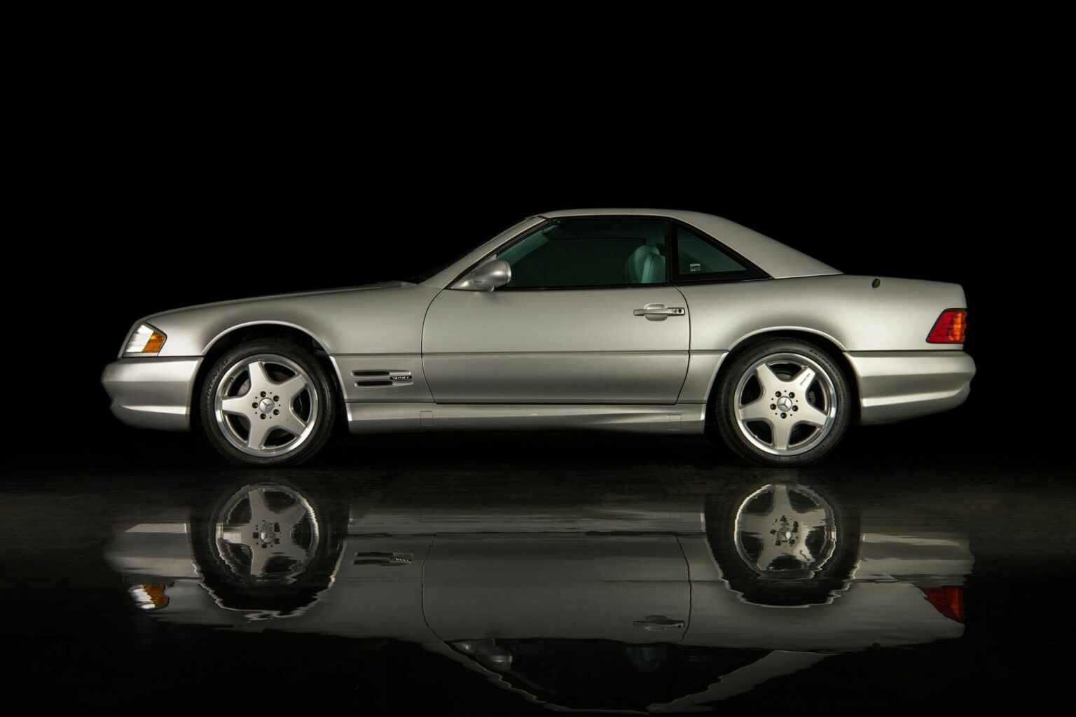 Classy 2000 Mercedes SL 500 With 1,664 Miles Is Like Brand New | Carscoops