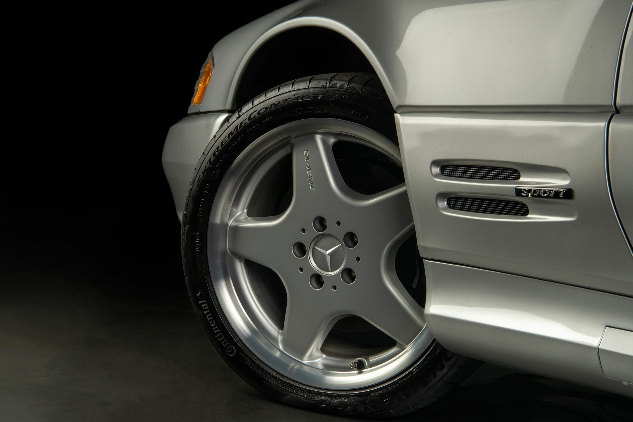 Classy 2000 Mercedes SL 500 With 1,664 Miles Is Like Brand New | Carscoops