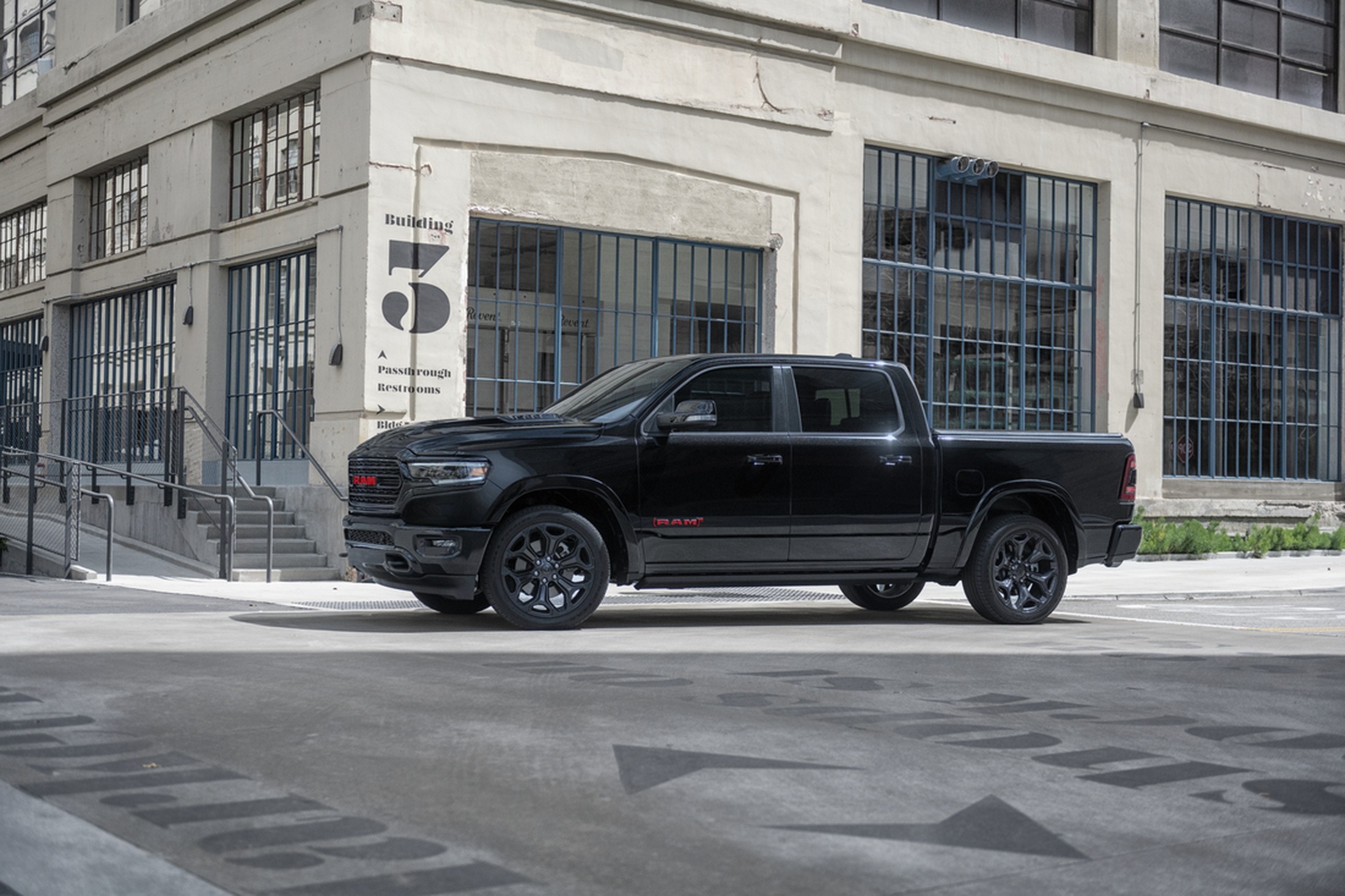 Ram 1500 Limited (RAM)RED Edition Is A Sinister Truck With A Heart Of ...