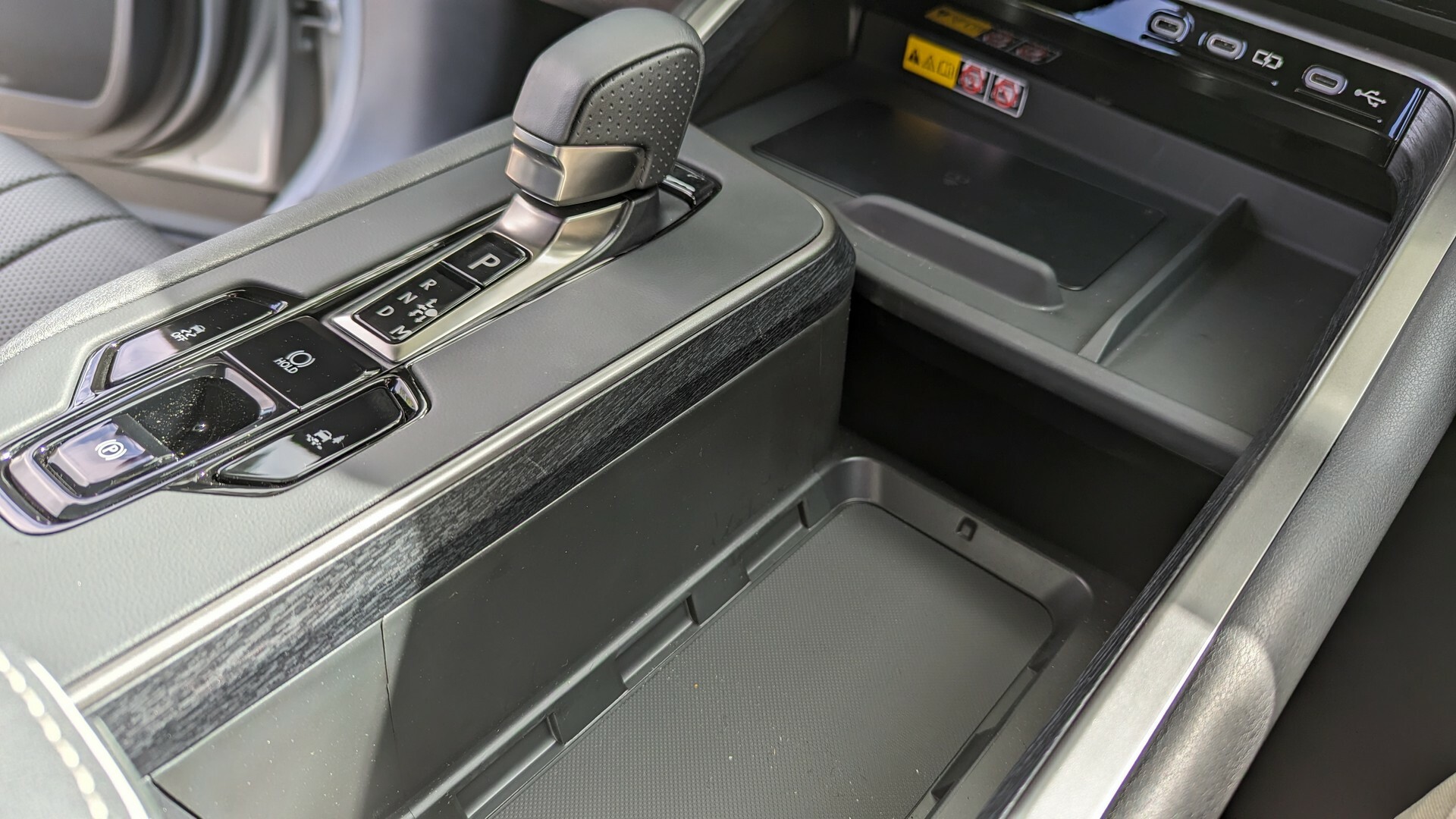 2024 Lexus TX Has Quirky Cup Holders And A Removable Rear Console ...