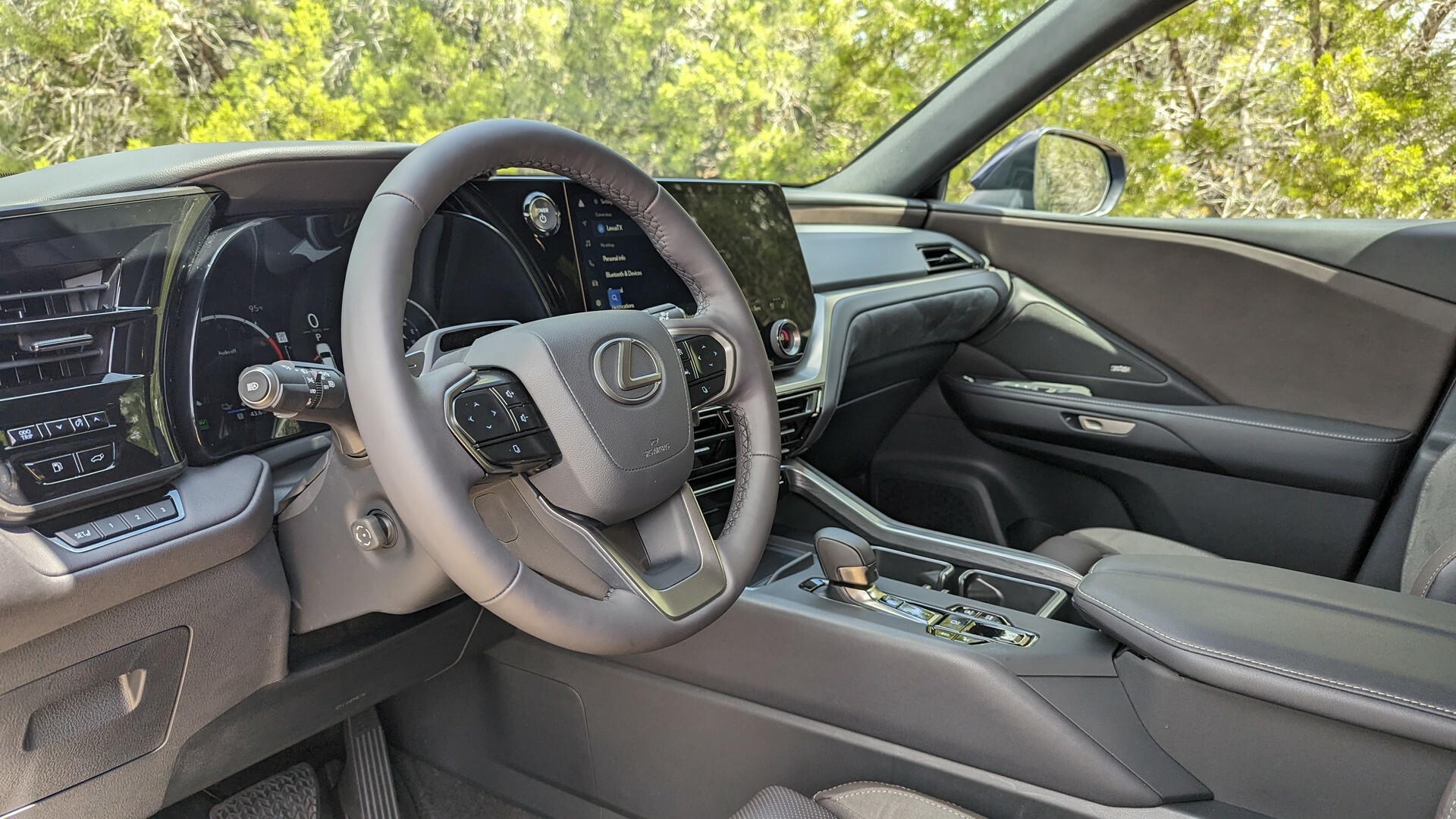 2024 Lexus TX Has Quirky Cup Holders And A Removable Rear Console ...