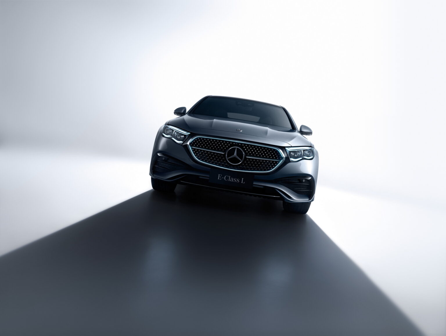 2024 Mercedes E-Class L Debuts In China With Extra Amenities For The Rear Passengers | Carscoops