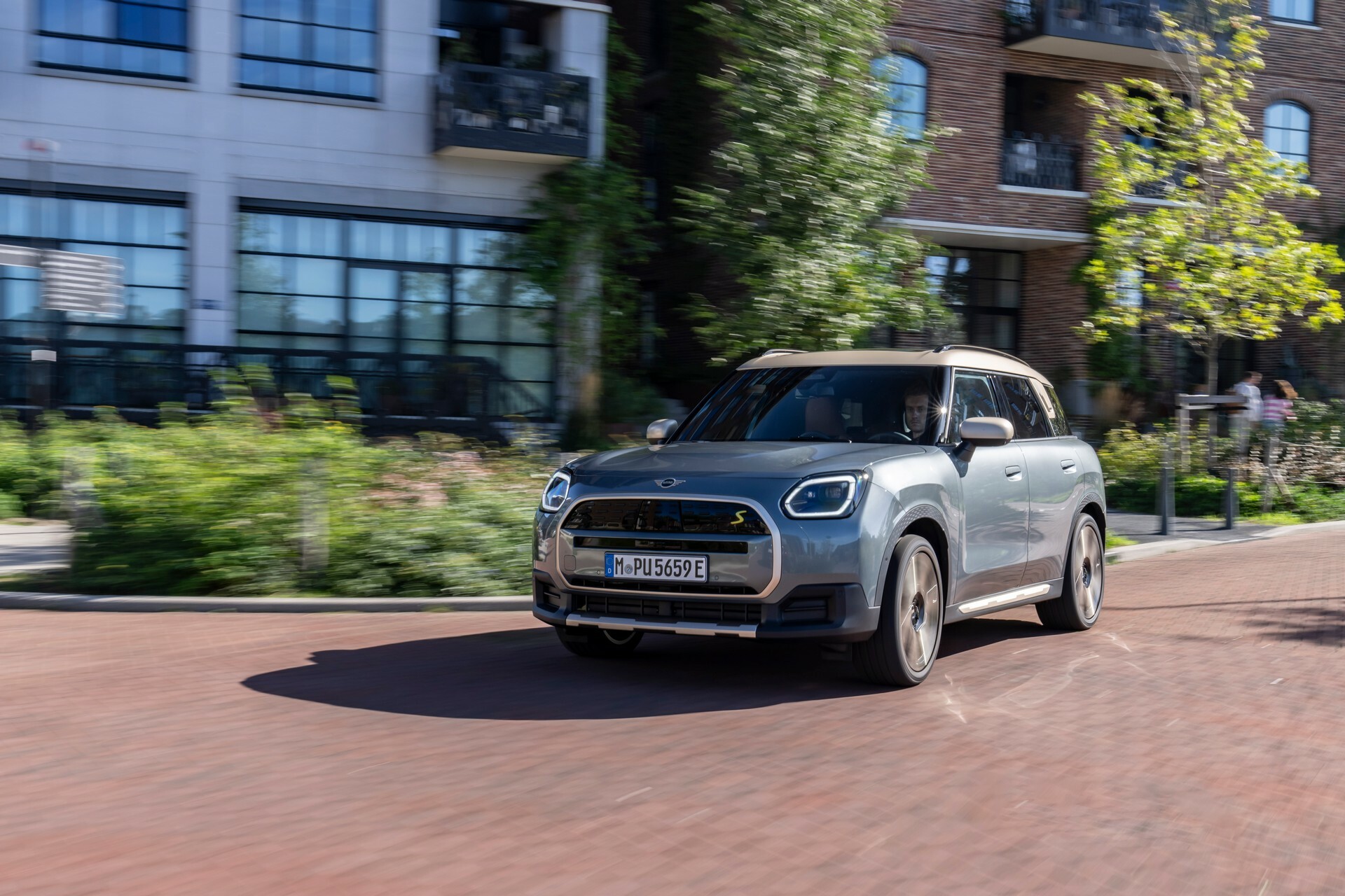Mini’s 2025 Countryman SE ALL4 Is A Refined And Semi-Rugged EV | Carscoops