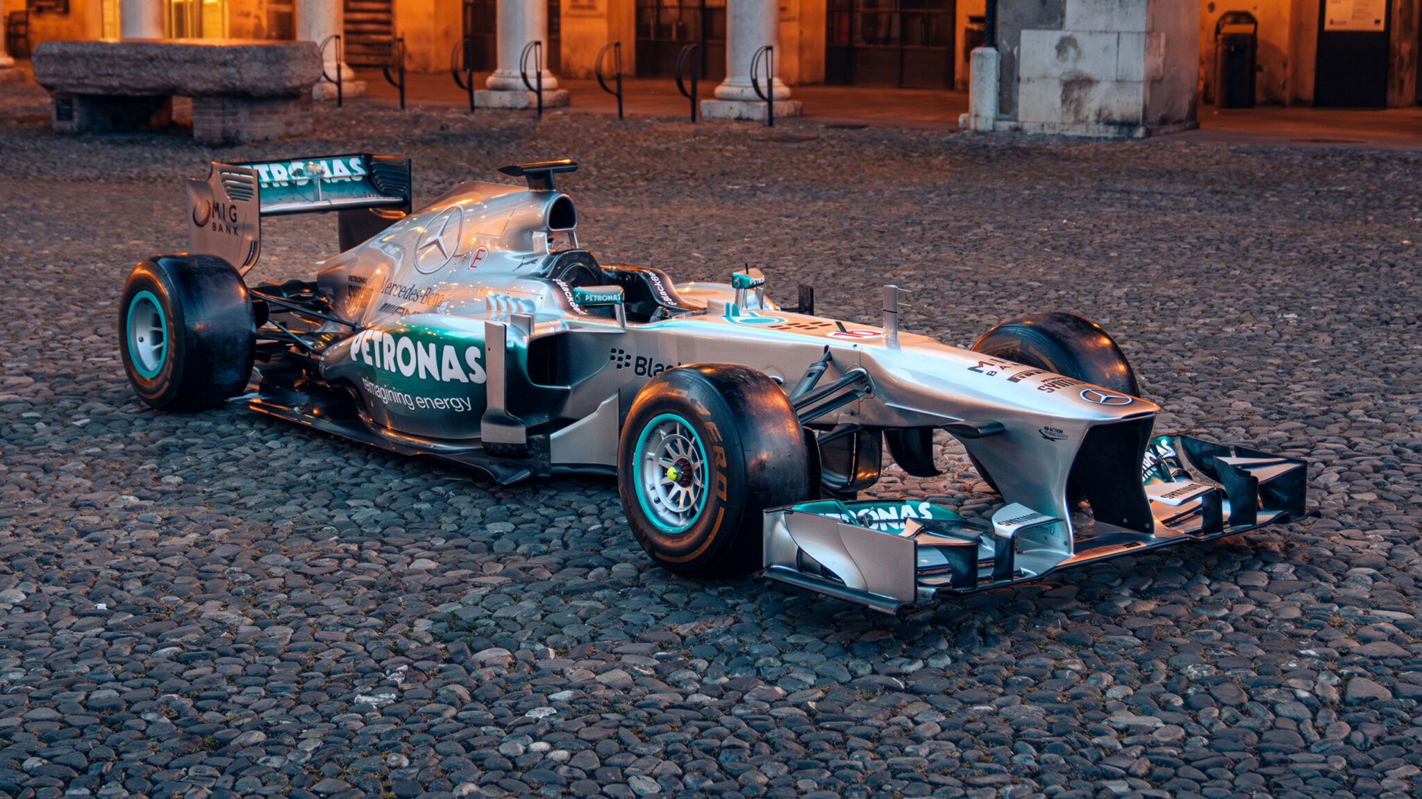 Lewis Hamilton’s First Race-Winning Mercedes F1 Car May Sell For $15 ...