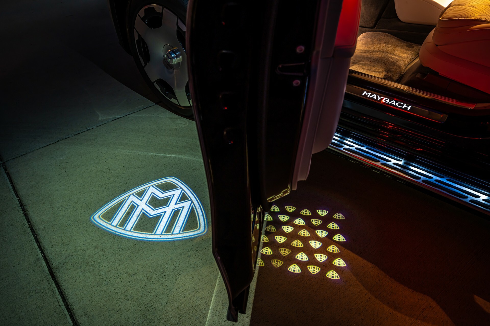 Mercedes-Maybach EQS SUV Is A $180k Ultra-Luxury EV With A Rear Tablet ...