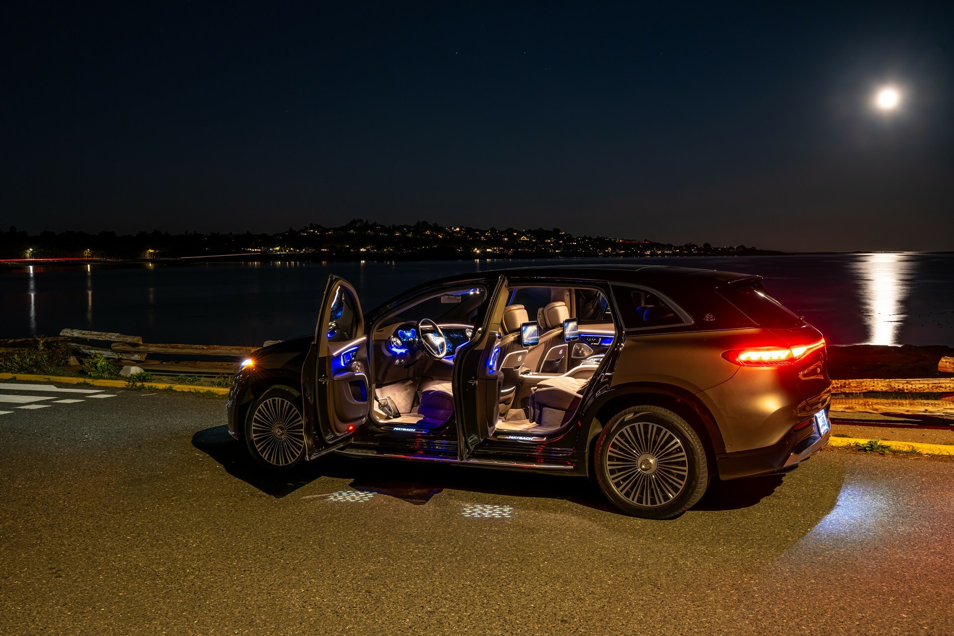 Mercedes-Maybach EQS SUV Is A $180k Ultra-Luxury EV With A Rear Tablet ...