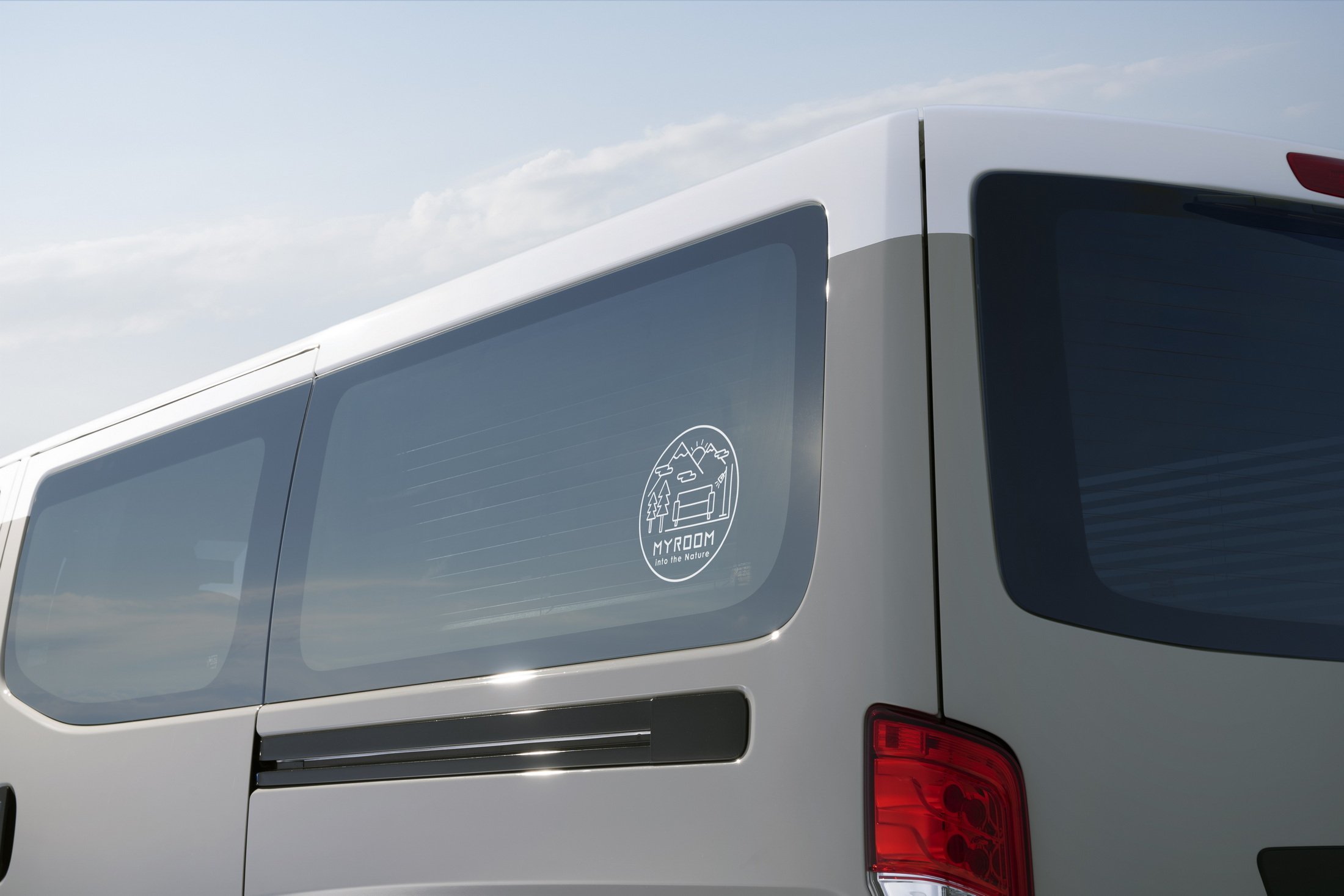 Nissan Caravan MyRoom Combines A Bare-Bones Exterior With An Ingenious ...