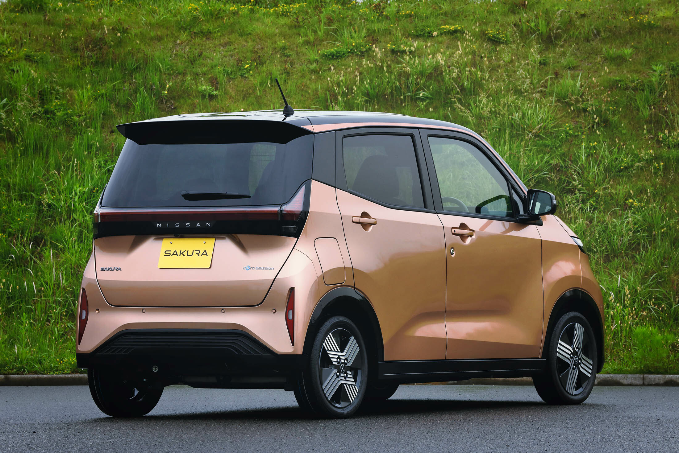 Tesla Who? Japan’s Favorite EV Is A $13k Shoebox With A 112-Mile Range ...