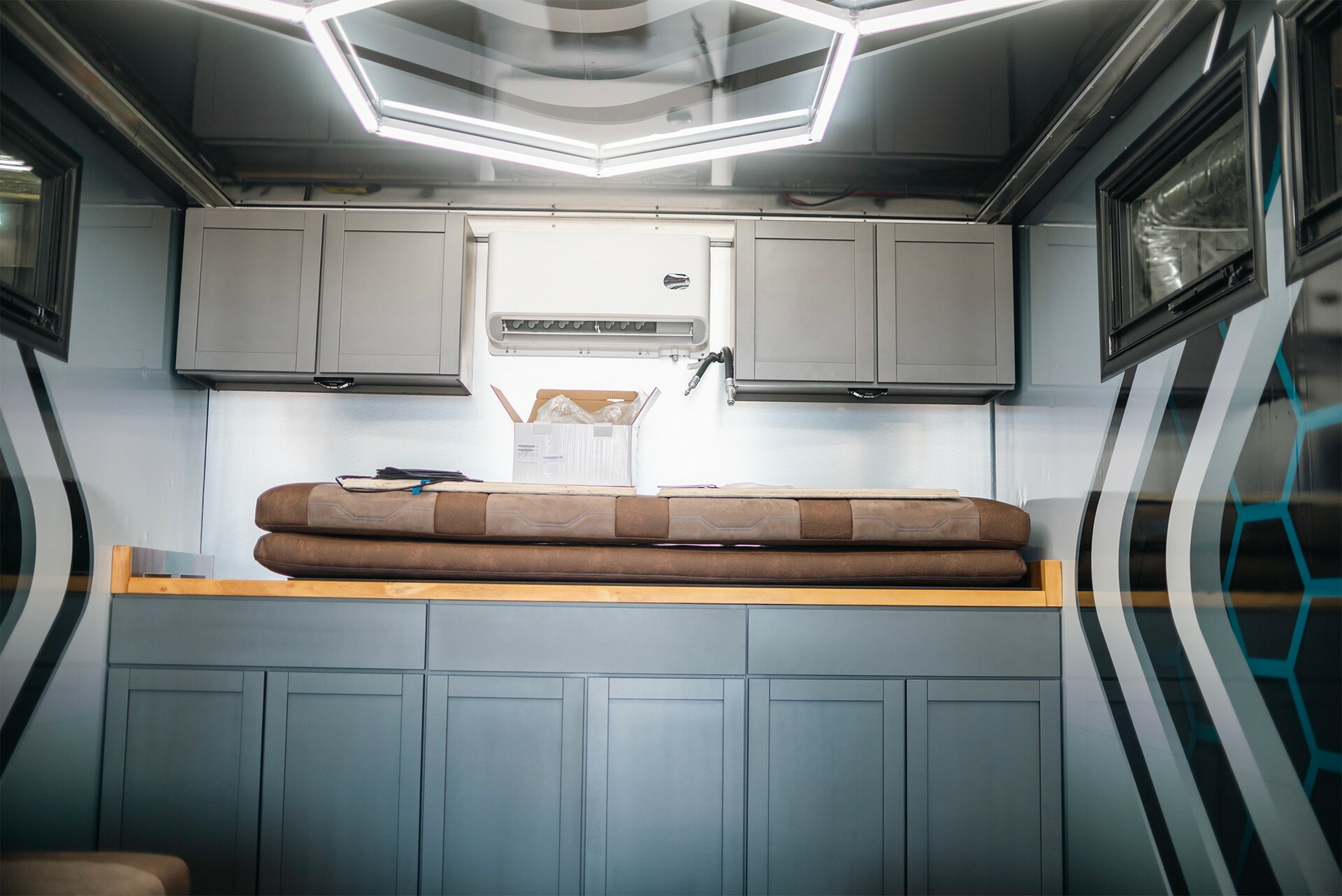 Oracle Lighting Updates And Modernizes 1980s Army Truck As A Capable ...