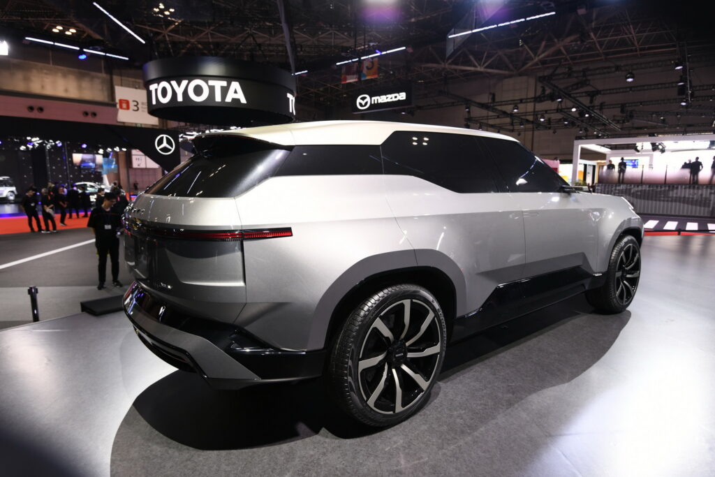 Electric Toyota Land Cruiser SE May Arrive In 2026 With Over 600 Miles ...