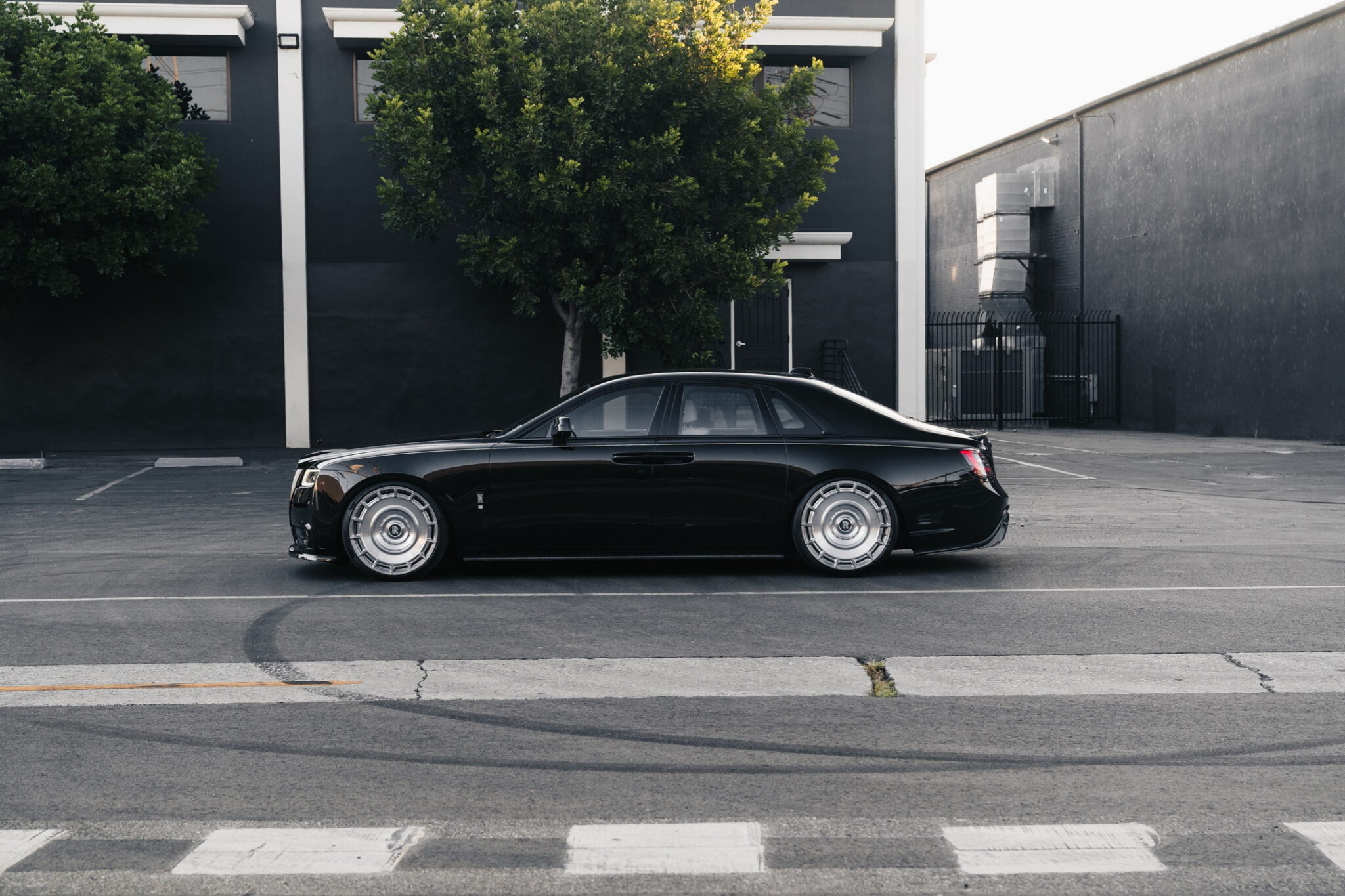 Custom Rolls-Royce Ghost And Range Rover Are The Epitome Of Understated ...