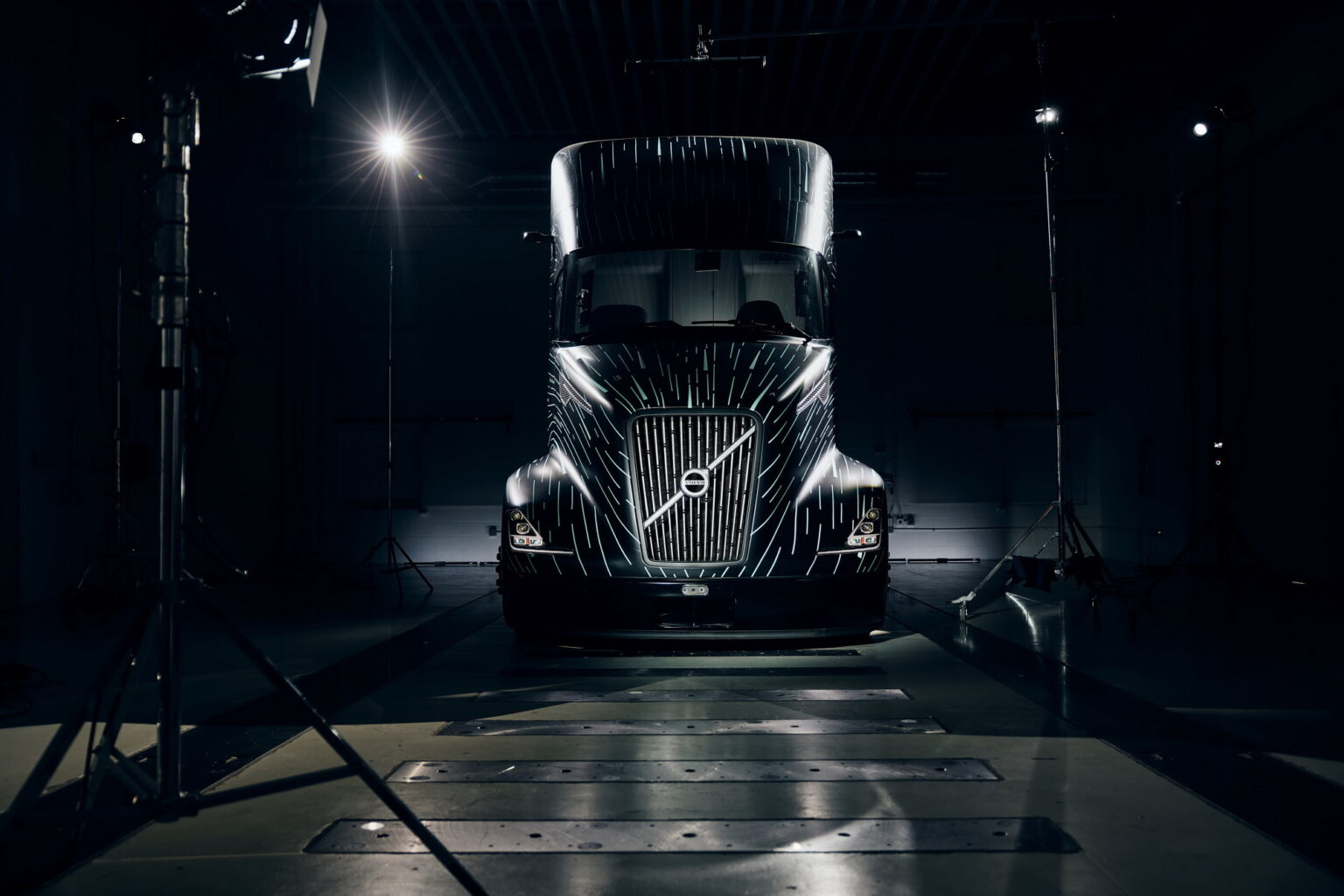 Volvo SuperTruck 2 Looks Futuristic, Is More Than Twice As Efficient As ...