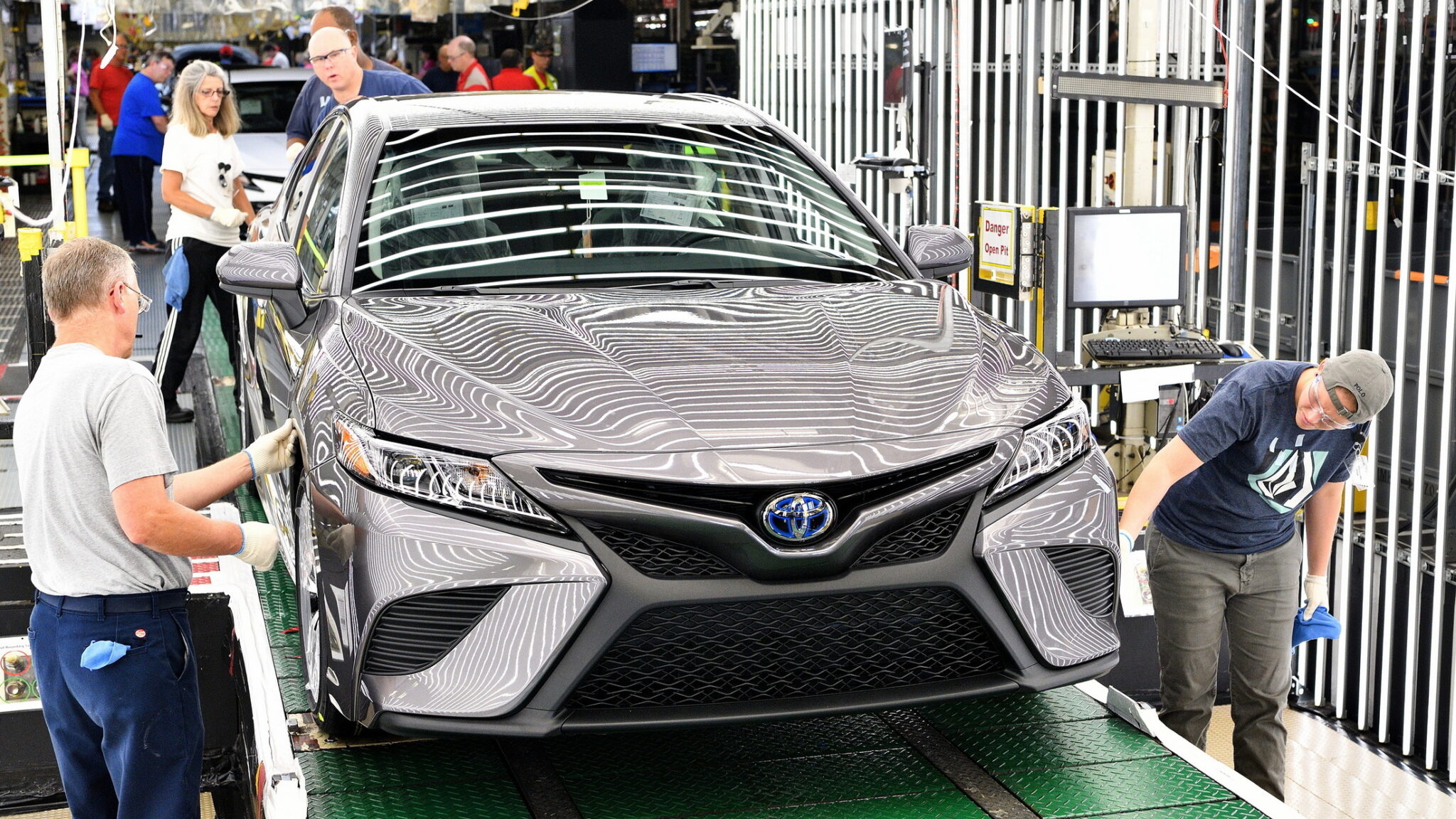 Toyota Gives Non-Unionized Workforce 9.2% Raise After UAW Deals In ...