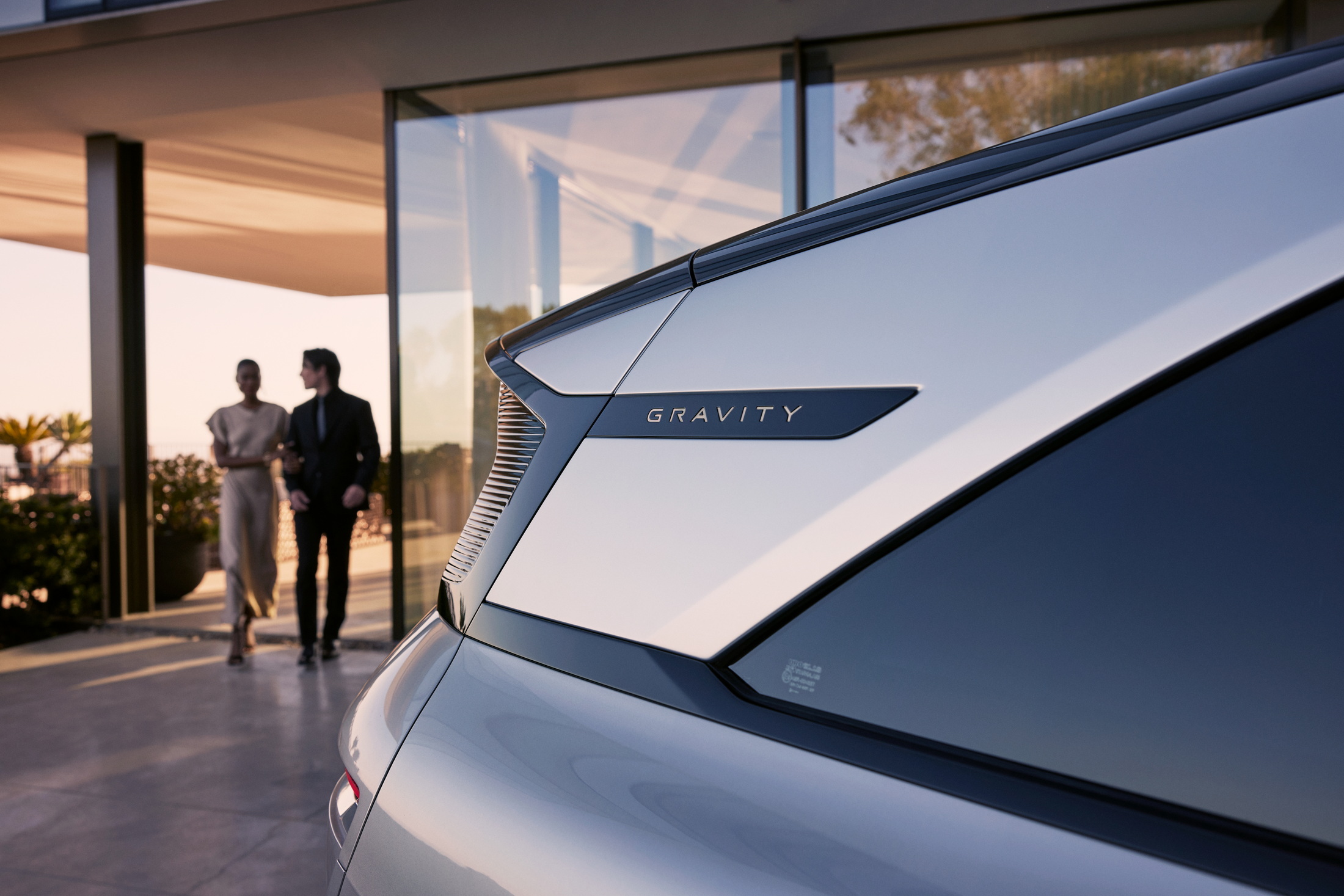 Lucid Gravity SUV’s 926-Volt Platform Allows For 400 kW Fast Charging ...