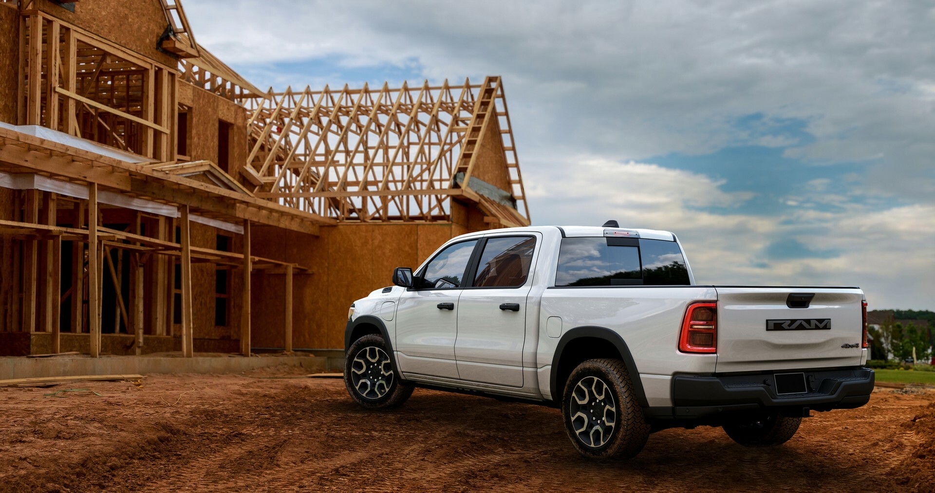 2025 Ram 1500 Ramcharger Is An Electric Truck That Actually Makes Sense ...