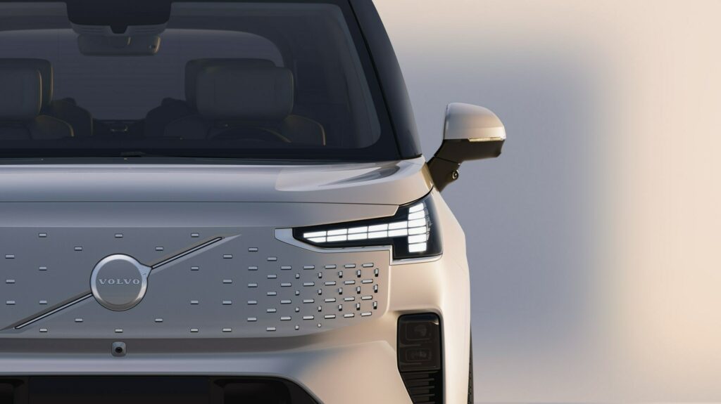 New Volvo EM90 Is A $114,000 Luxury Electric Minivan With Over 450 ...