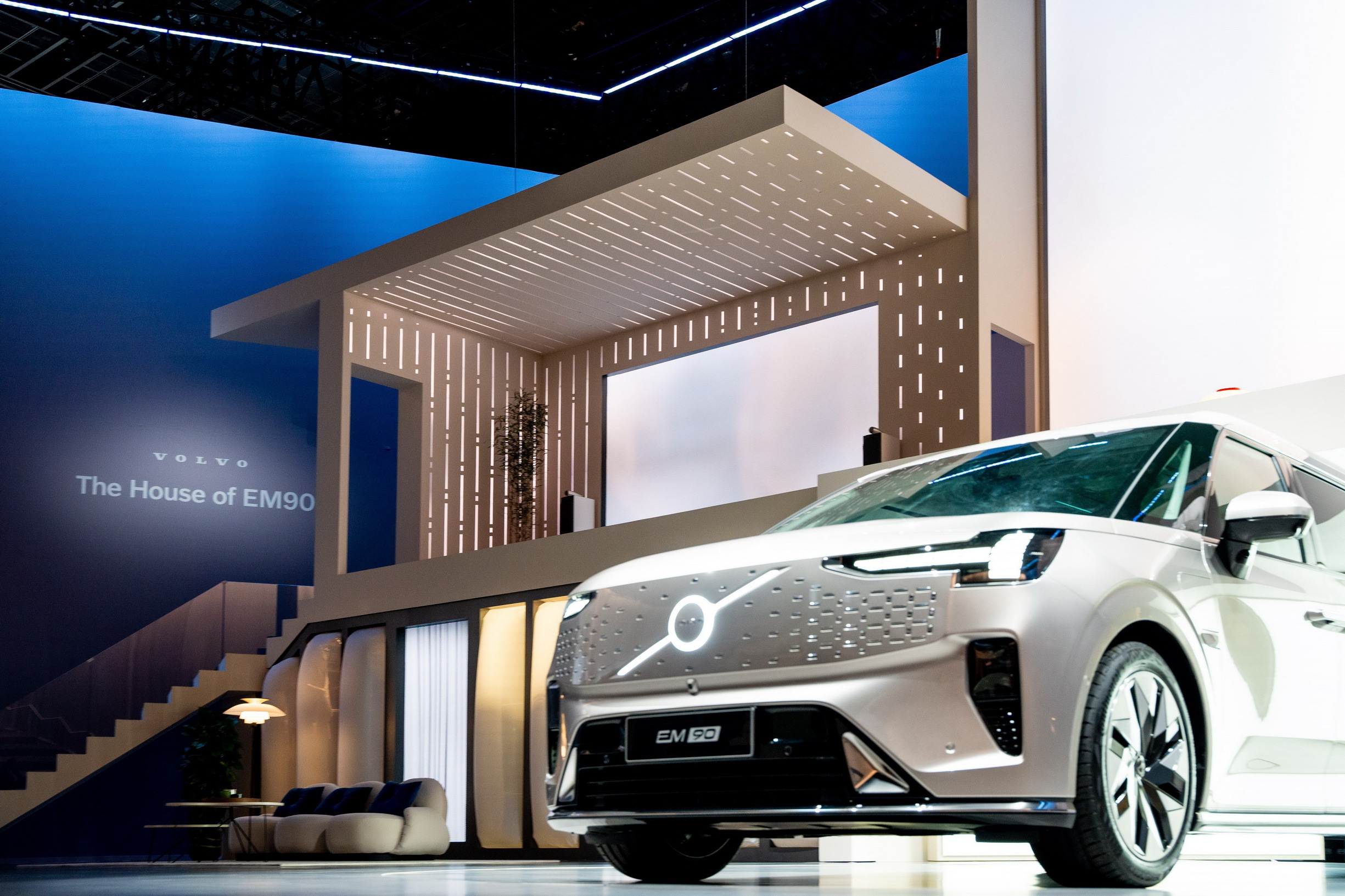 New Volvo EM90 Is A $114,000 Luxury Electric Minivan With Over 450 Miles Of Range | Carscoops