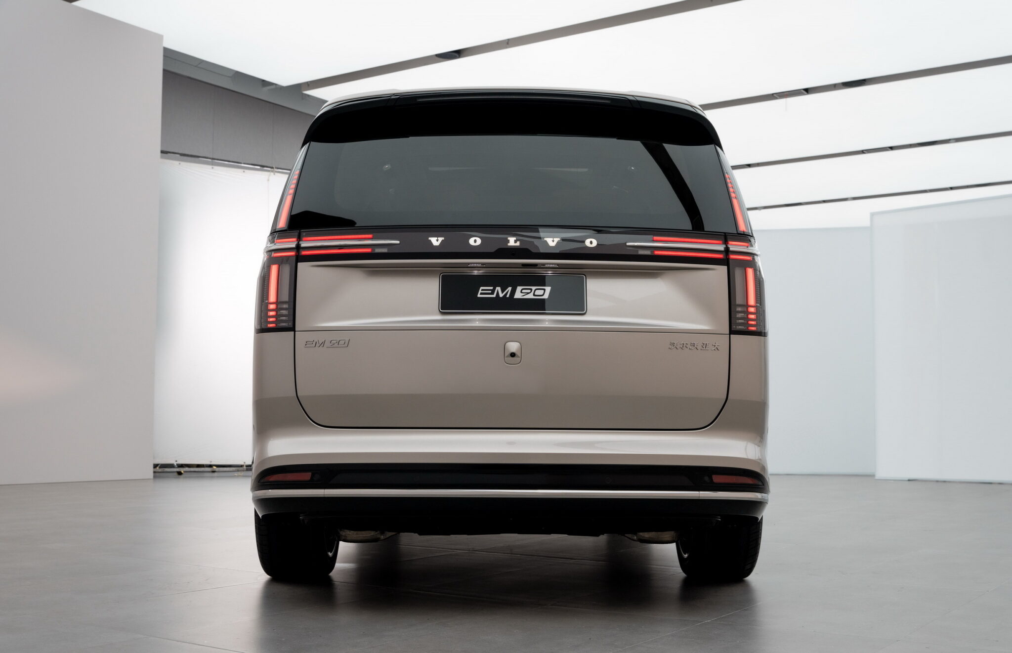 New Volvo EM90 Is A $114,000 Luxury Electric Minivan With Over 450 ...