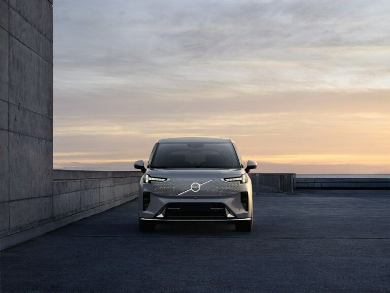 New Volvo EM90 Is A $114,000 Luxury Electric Minivan With Over 450 ...