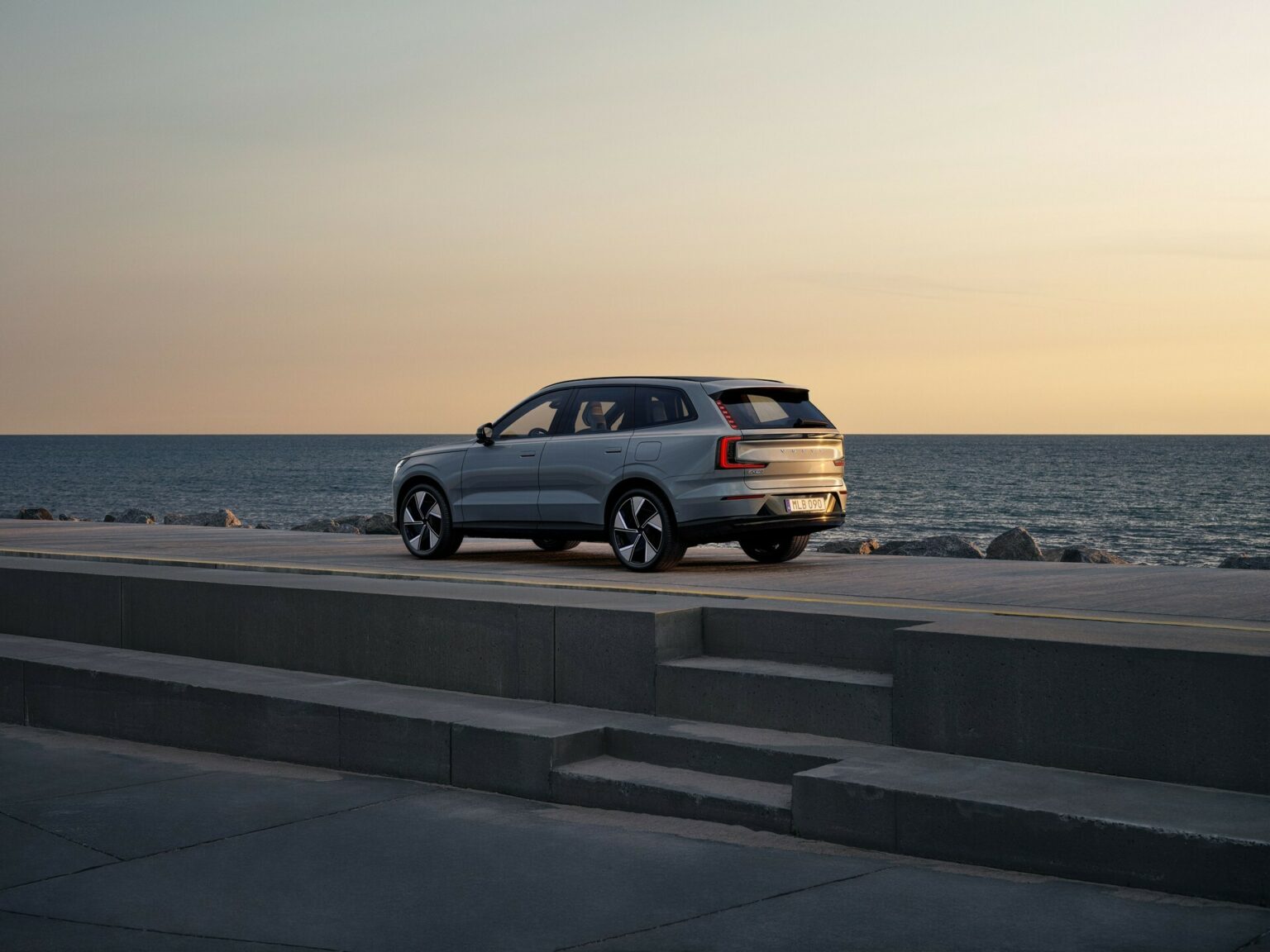 2025 Volvo EX90 Combines Electric Power With Three-Rows For $76,695 ...