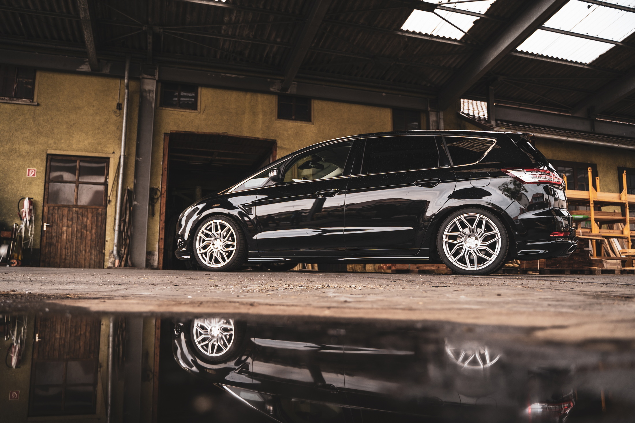 Ford S-Max Treated With 20-Inch Wheels Because Discontinued Minivans ...
