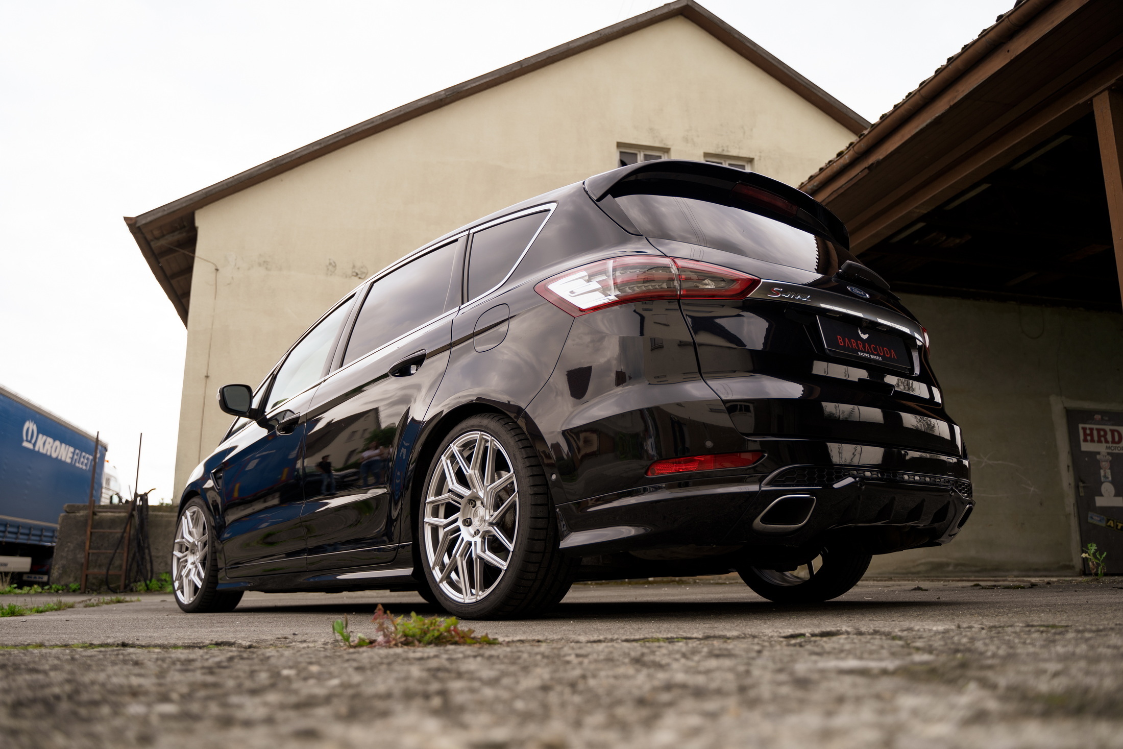 Ford S-Max Treated With 20-Inch Wheels Because Discontinued Minivans ...