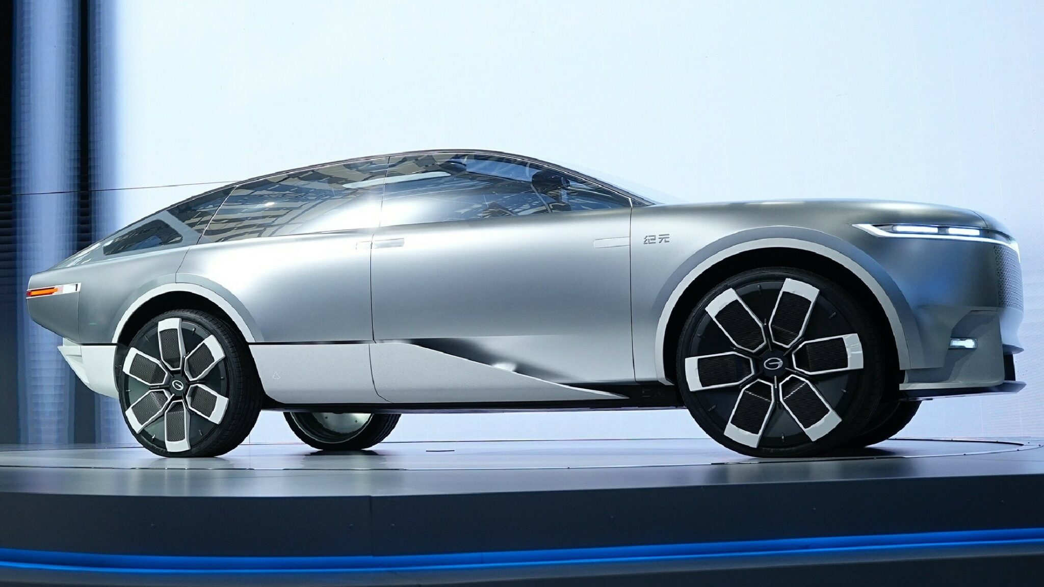 GAC ERA Concept Is A Futuristic Hydrogen-Powered SUV That’s Larger Than ...