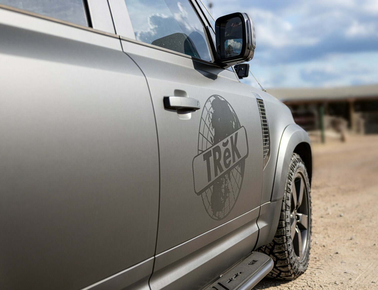 Land Rover’s Defenders From TReK Off-Road Competition Can’t Catch A ...