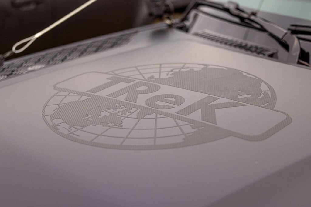 Land Rover’s Defenders From TReK Off-Road Competition Can’t Catch A ...