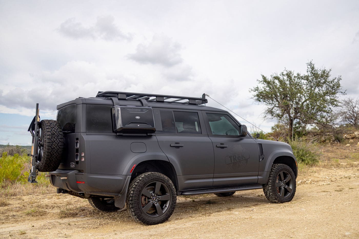 Land Rover’s Defenders From TReK Off-Road Competition Can’t Catch A ...