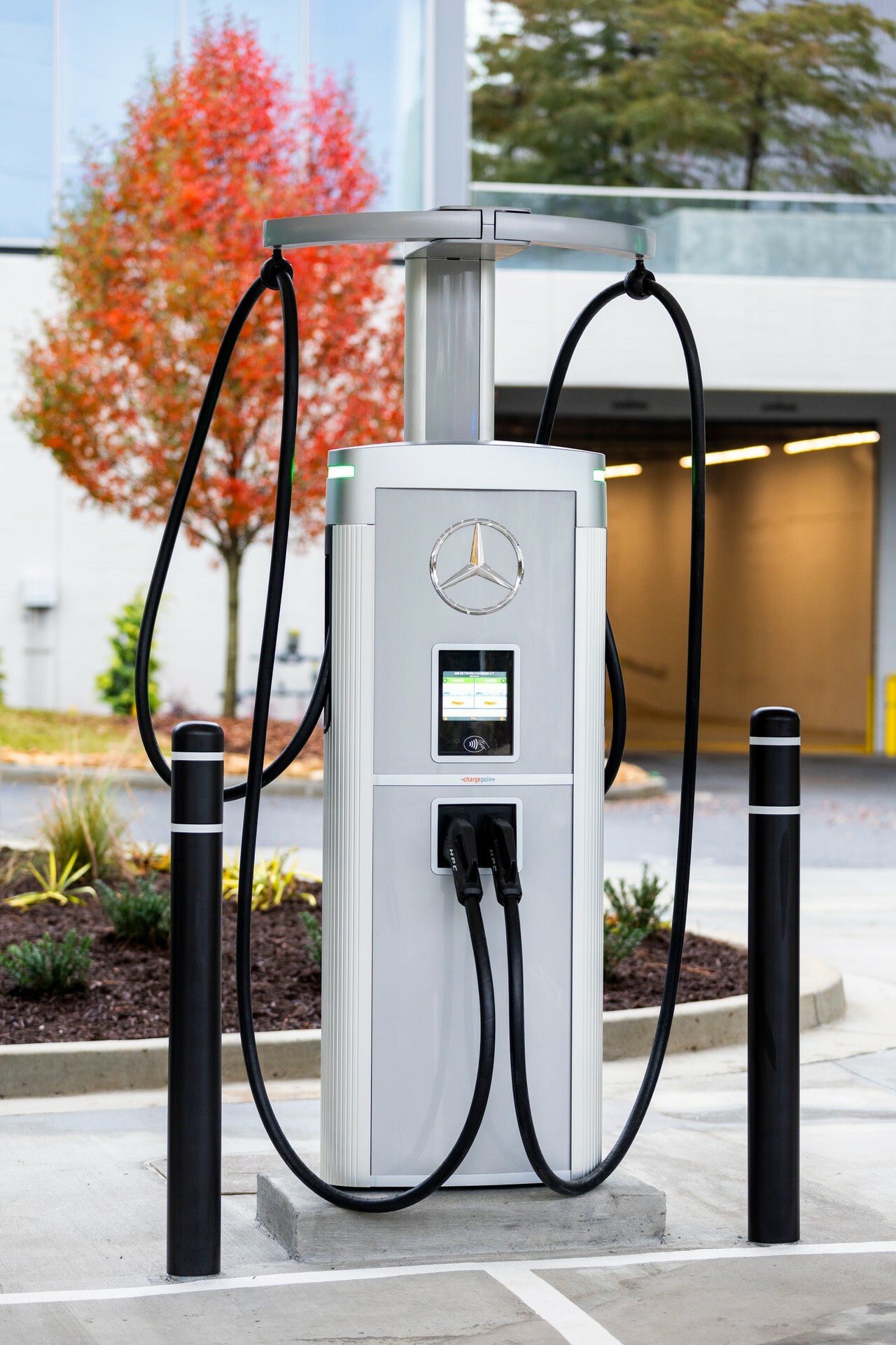 Mercedes Opens Swanky New 400-kW Fast Charging Hub In America | Carscoops