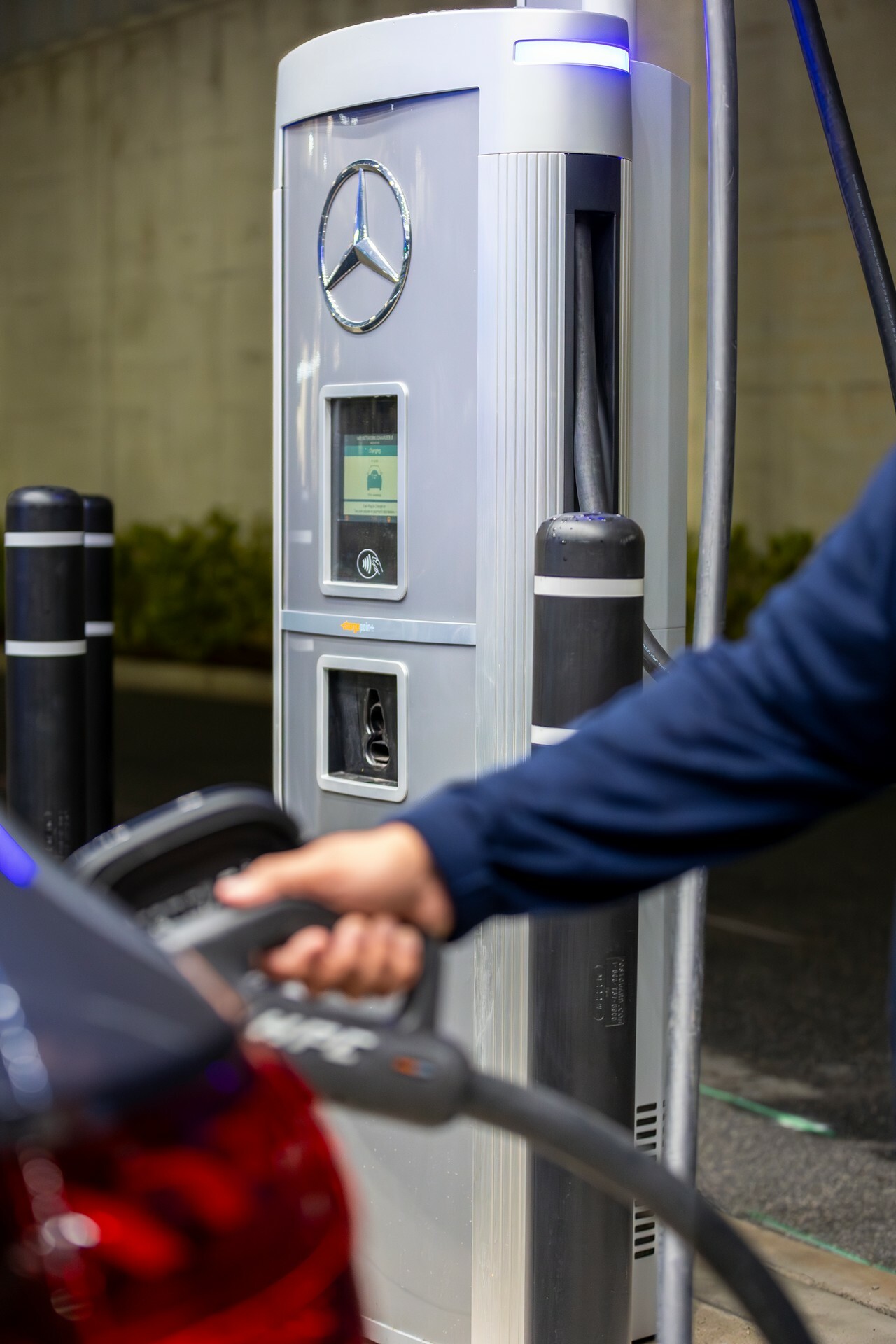 Mercedes Opens Swanky New 400-kW Fast Charging Hub In America | Carscoops
