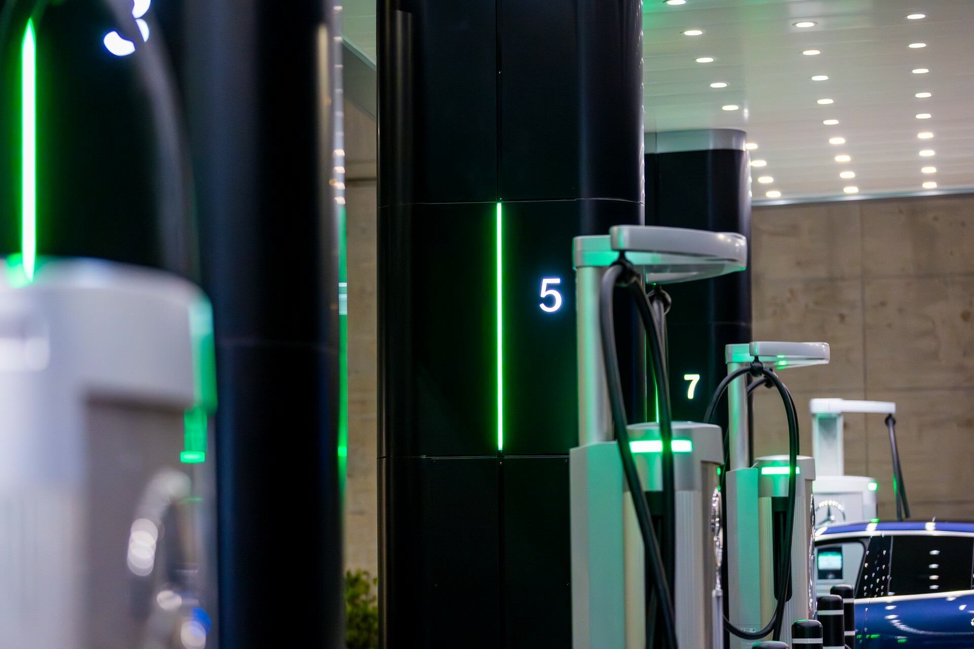 Mercedes Opens Swanky New 400-kW Fast Charging Hub In America | Carscoops