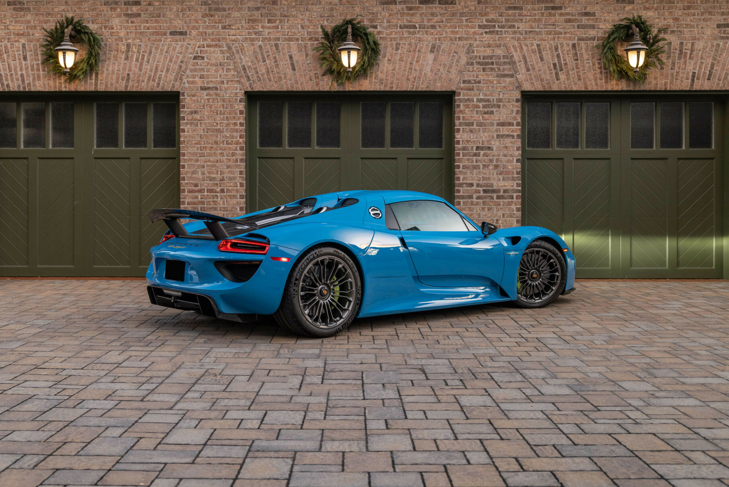 Would You Prefer A Blue McLaren P1 Or A Blue Porsche 918 Spyder ...
